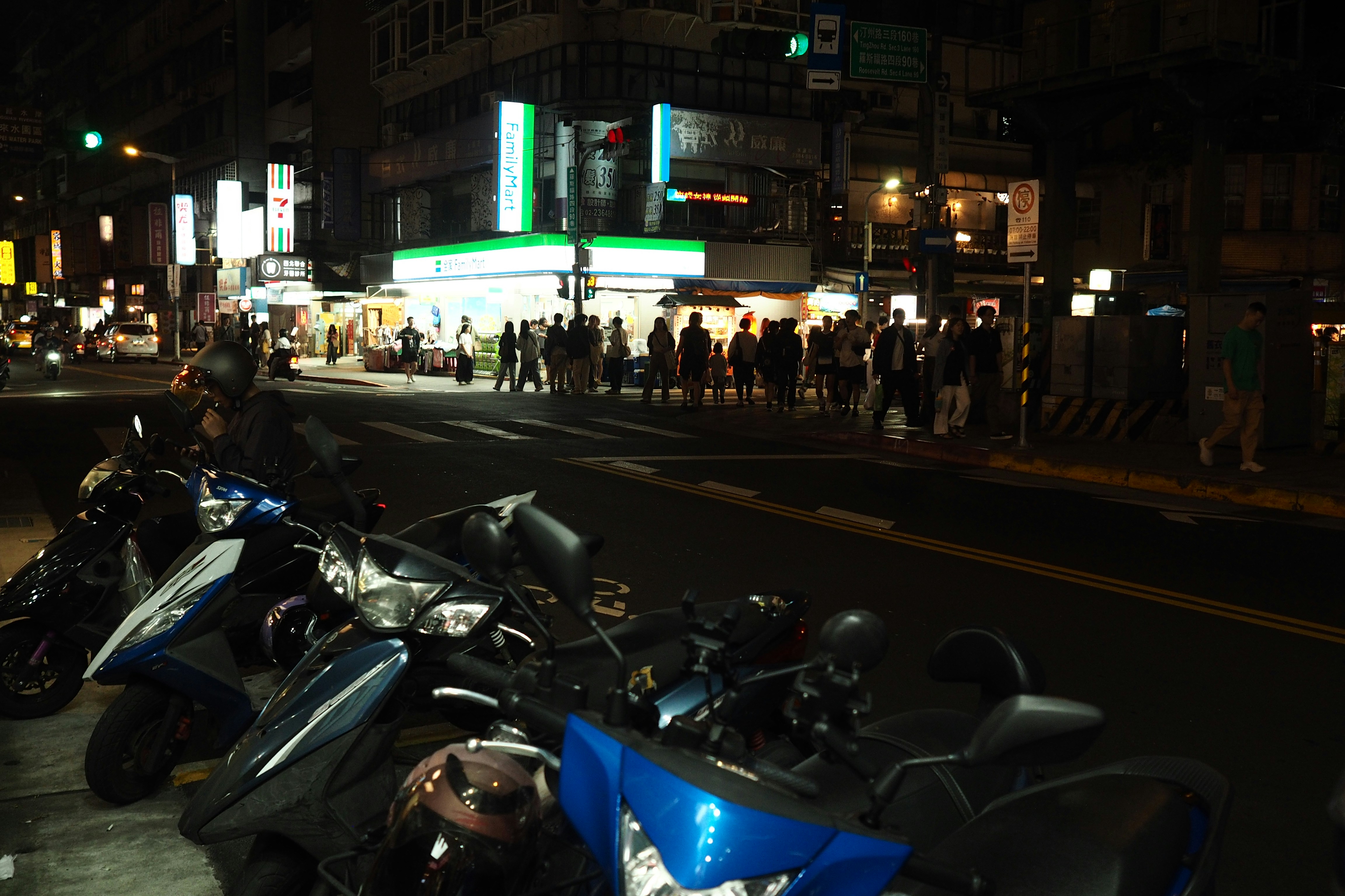 Neon Street Pulse: Night Market Fray Beneath Motorbike Lineup