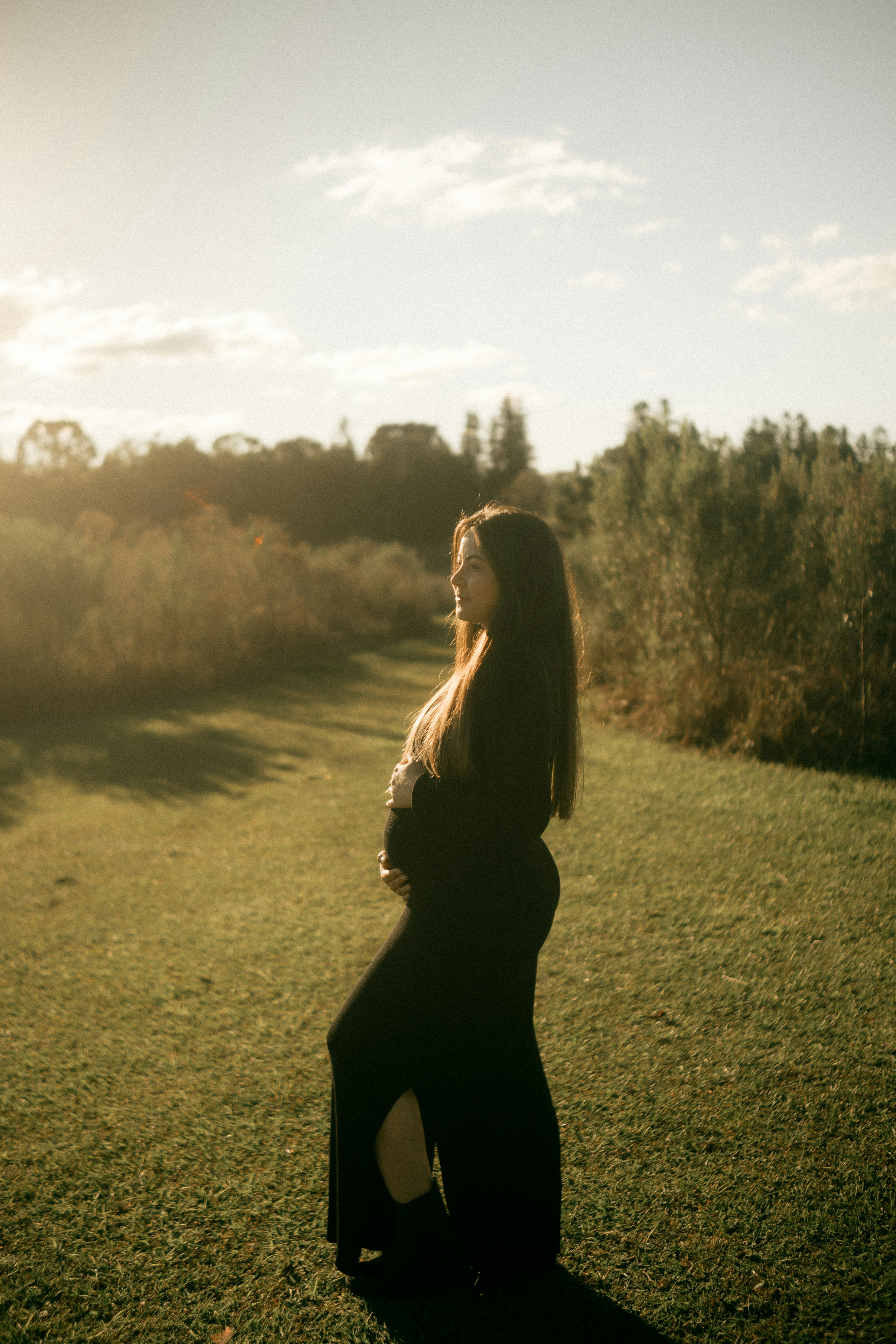 Pregnant pause in golden hour: a silhouette in field
