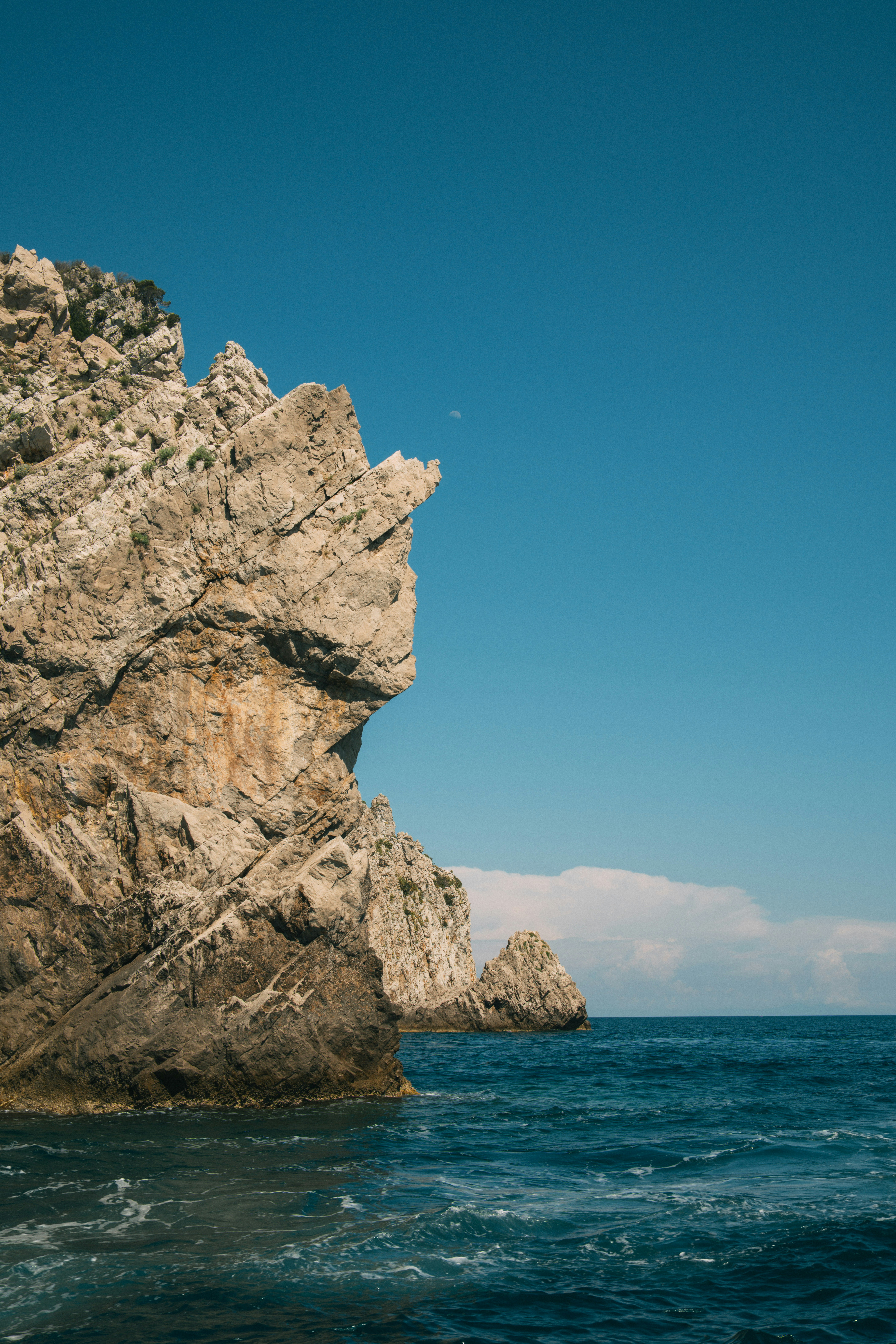  Cliff Edge and Sea Horizon: A Quiet Seascape at Dusk