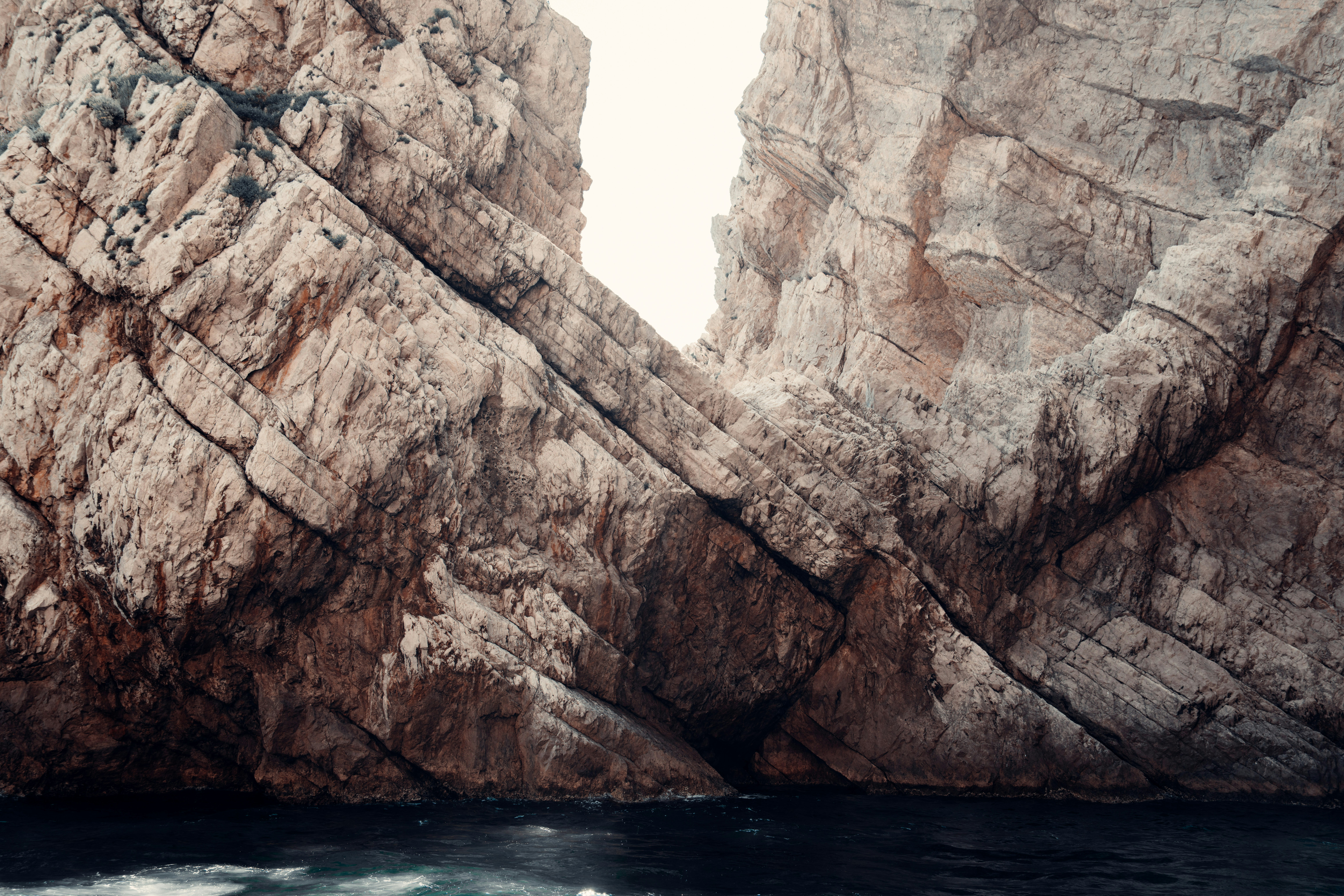 Gargantuan Tidal Wall: Light Between Stone Rips