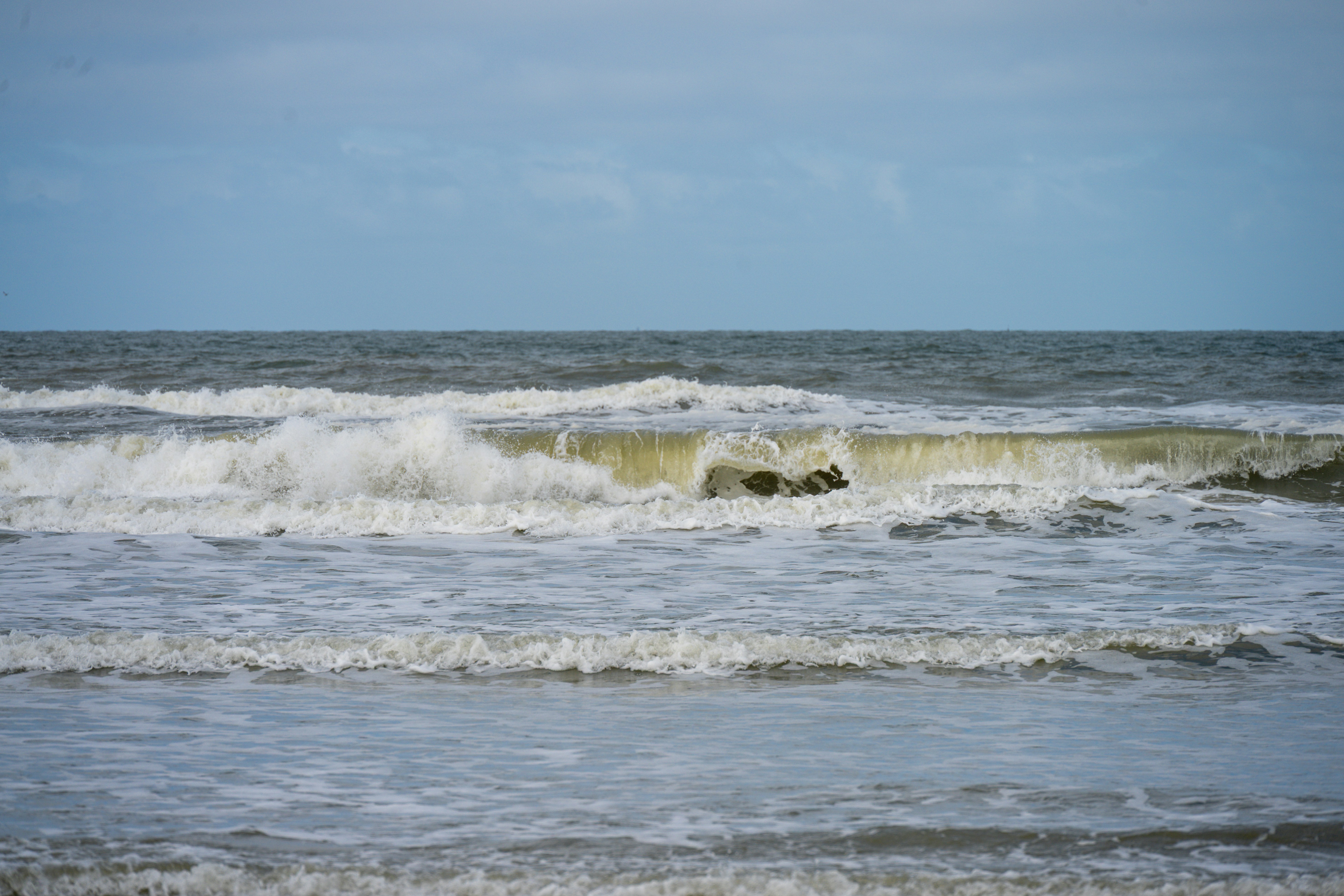 Mid-Atlantic Swell: A Quiet Break at Dusk