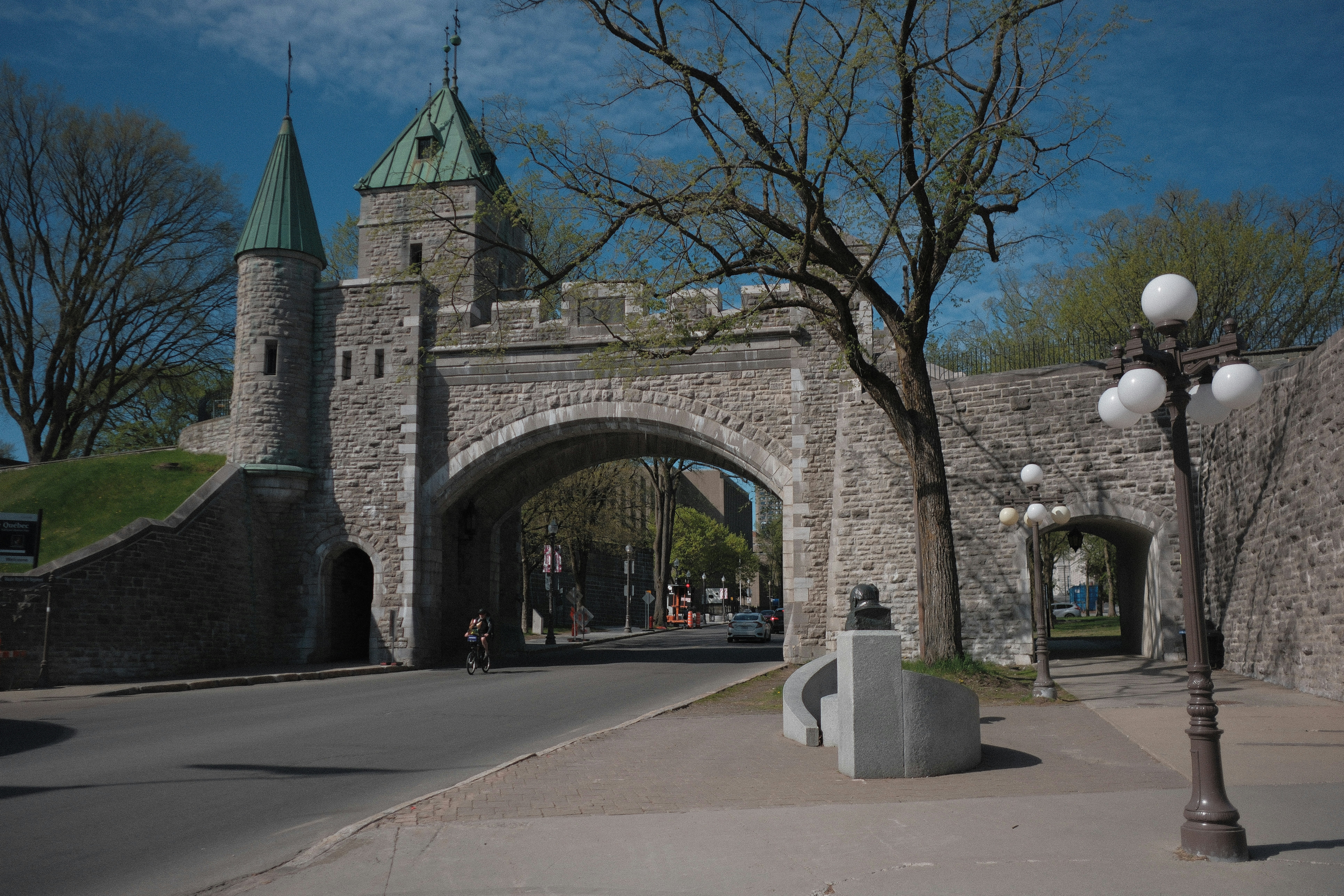 Stone Gate to the Park: Evening Walk under the Arch