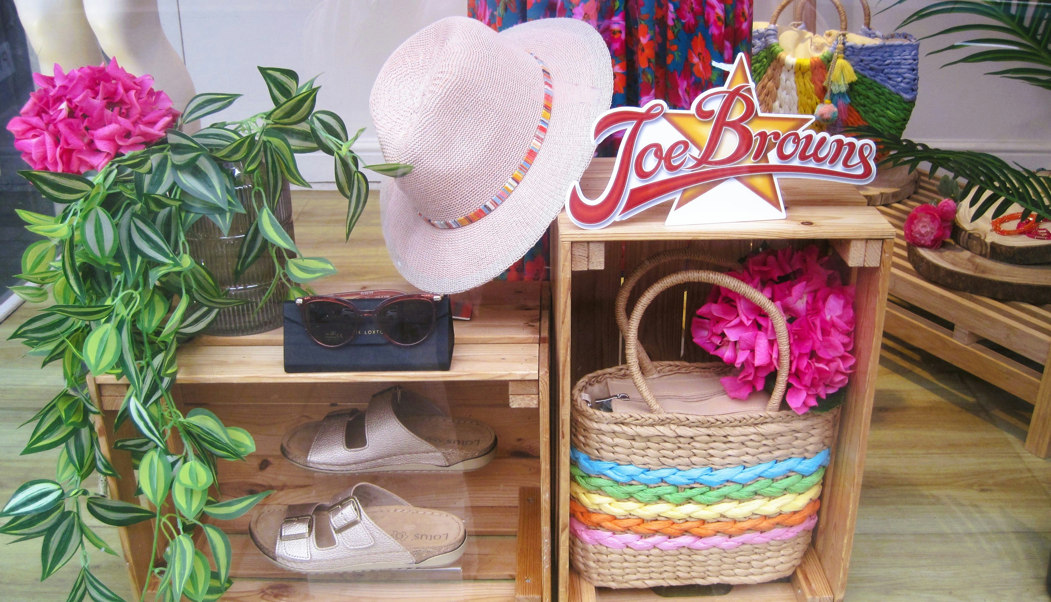 A Tropical Display: Straw Hats, Flowers, and a Cosy Basket Arrangement