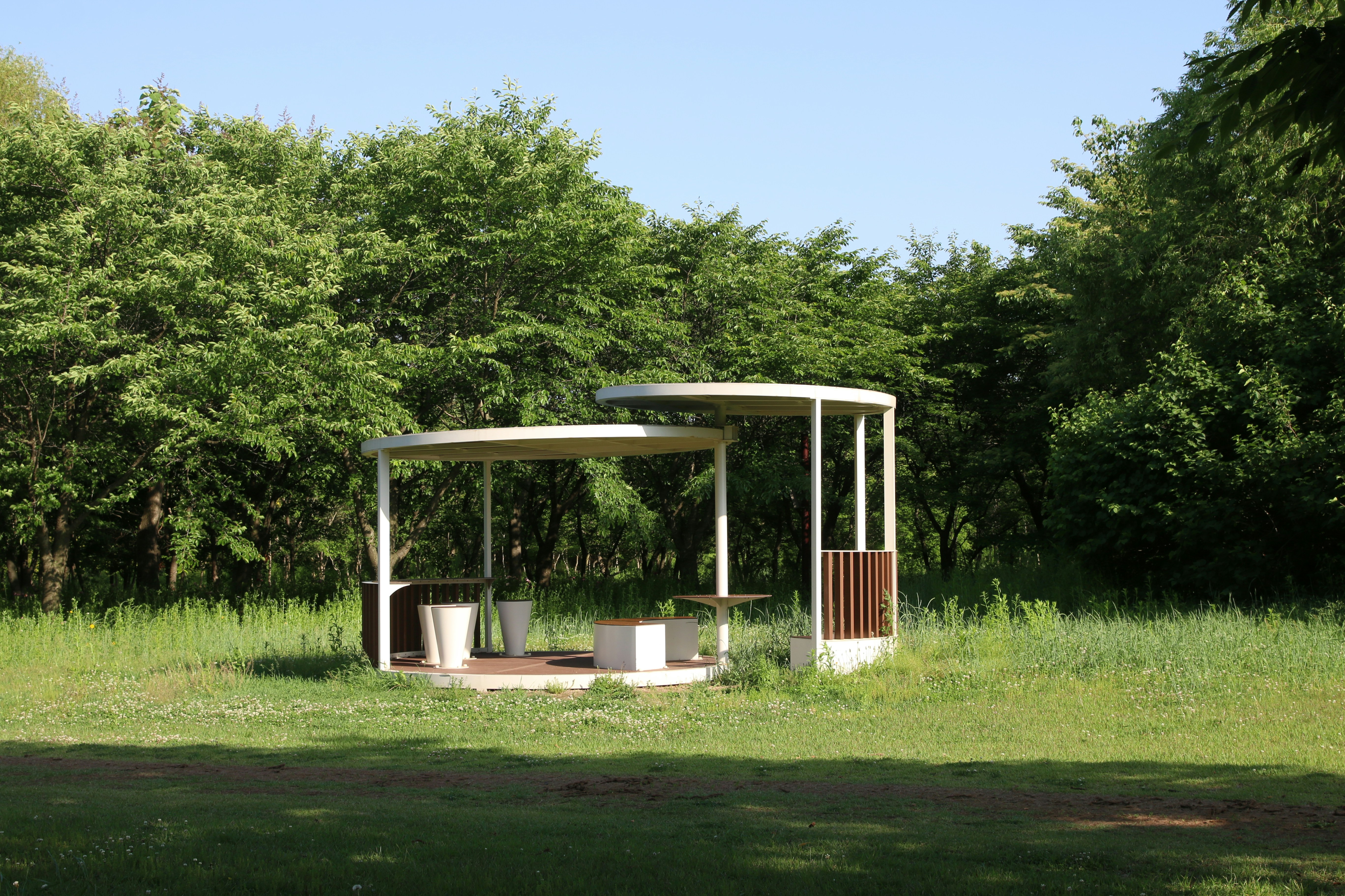 Sunny Clearing: Minimalist Pavilion in a Green Park