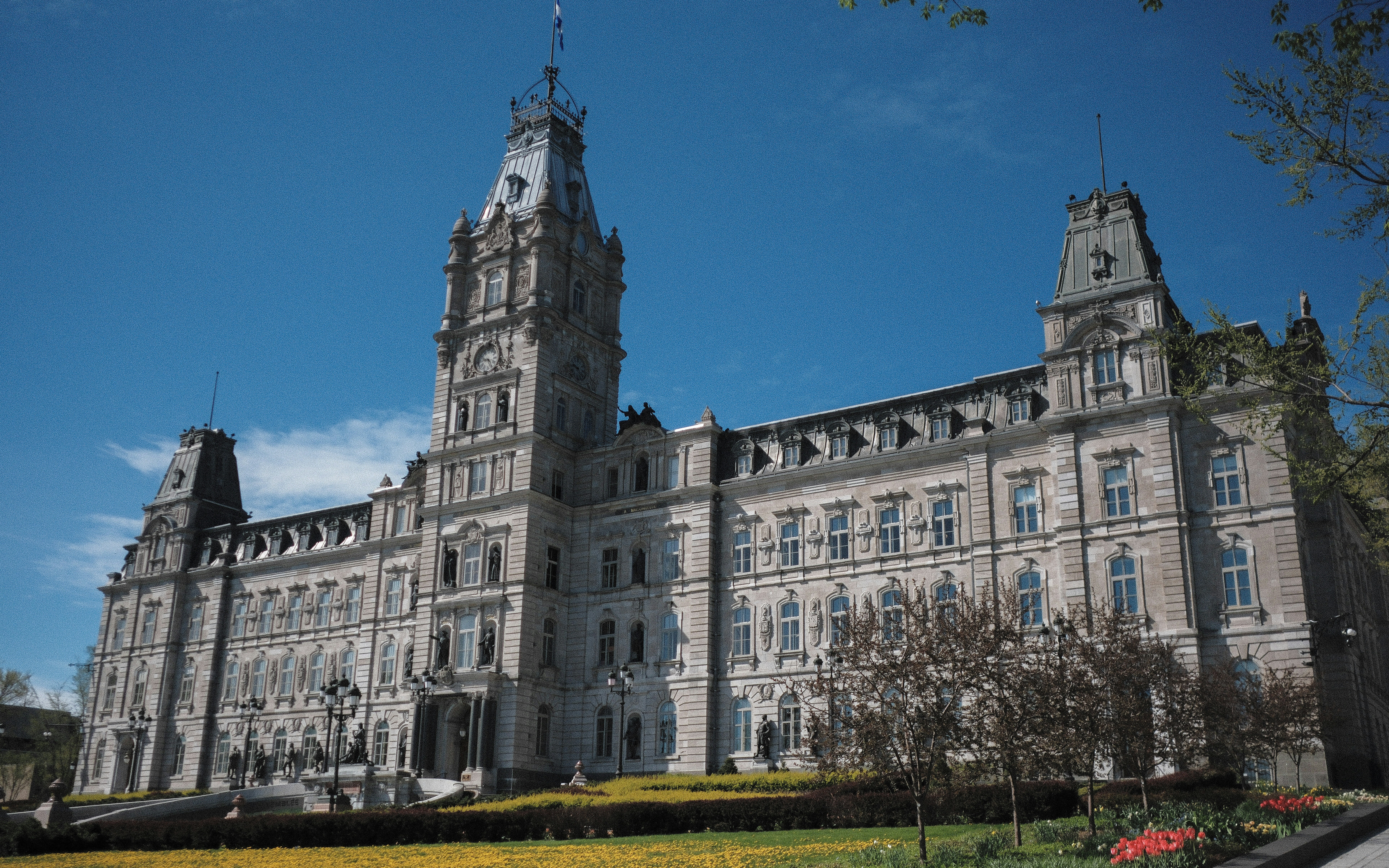 Stone Castle: A Symmetrical City Hall Reaching Toward the Sky