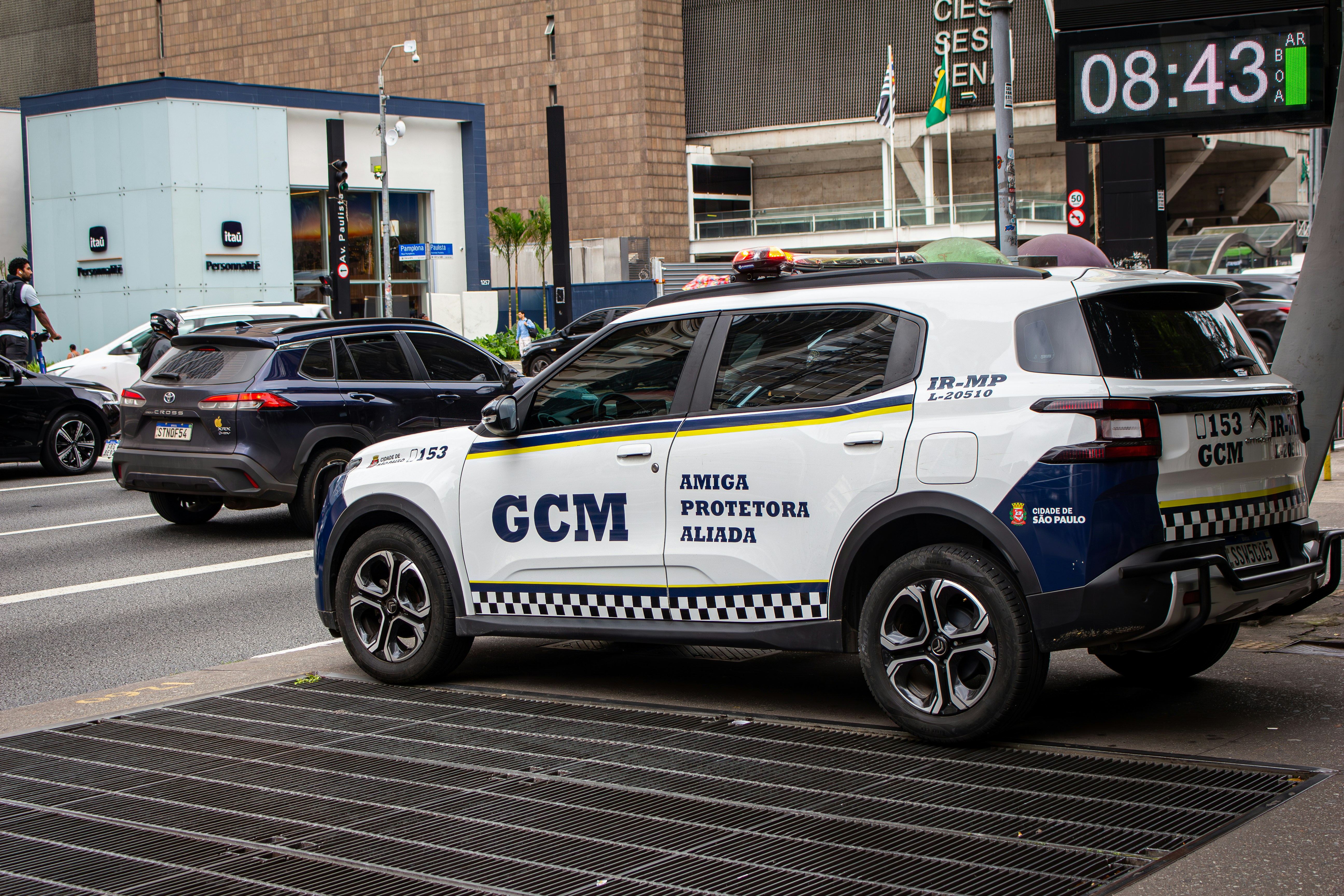 GMC Patrol in Urban Gridlock