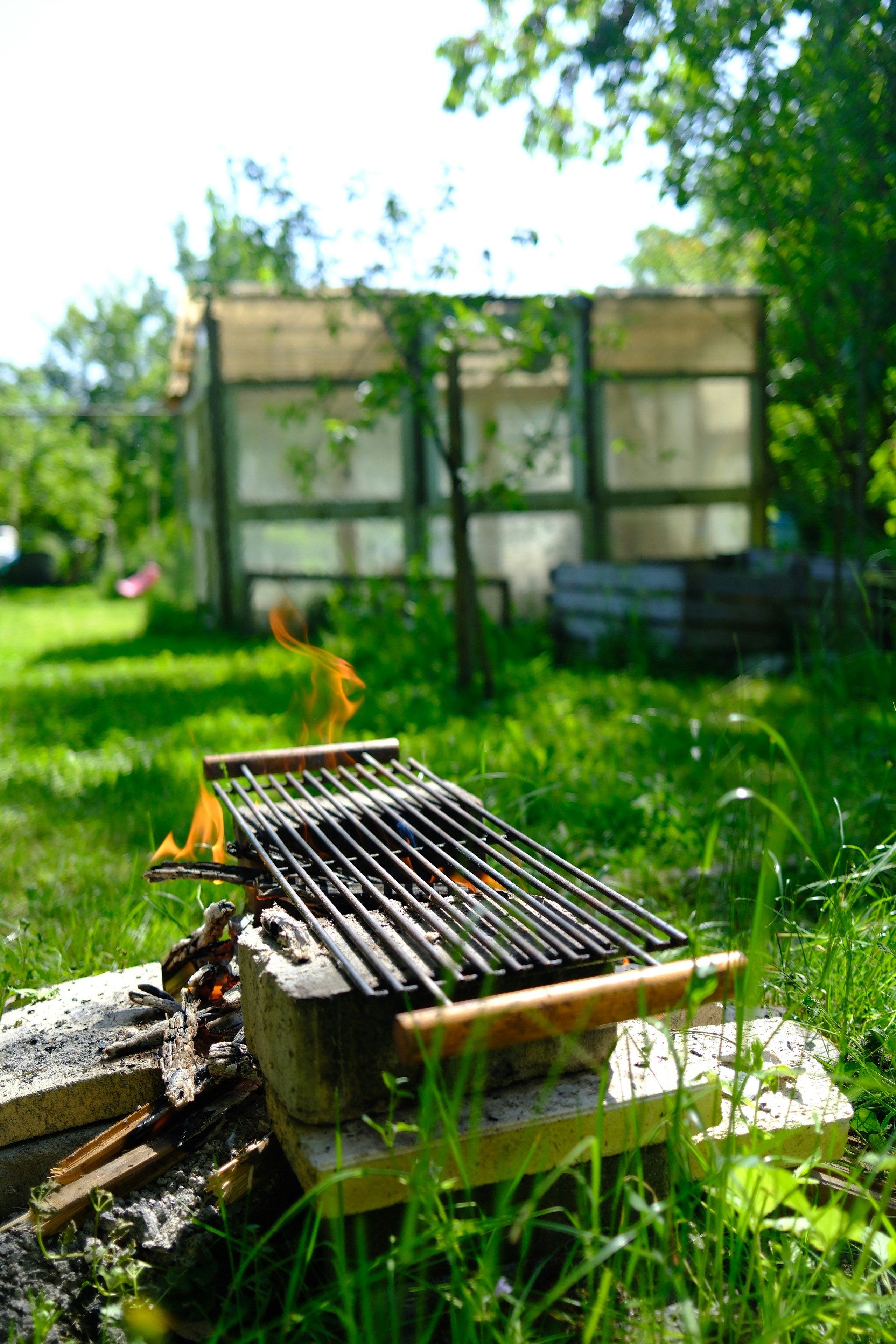 Backyard Ember: A Grill Quietly Warms on a Sunlit Afternoon