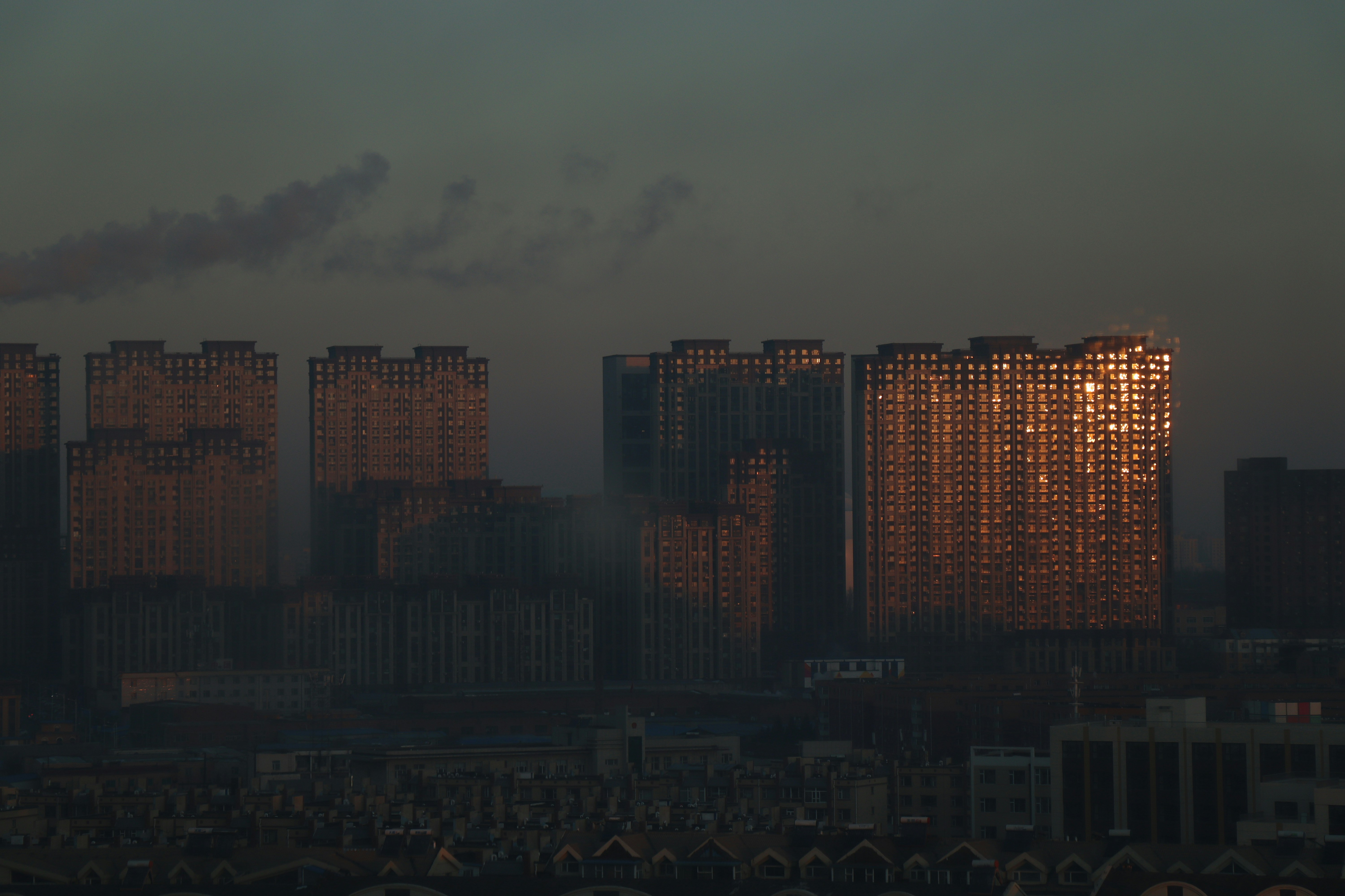 Sunlit Facades: Evening Glow on the High-Rise Grid