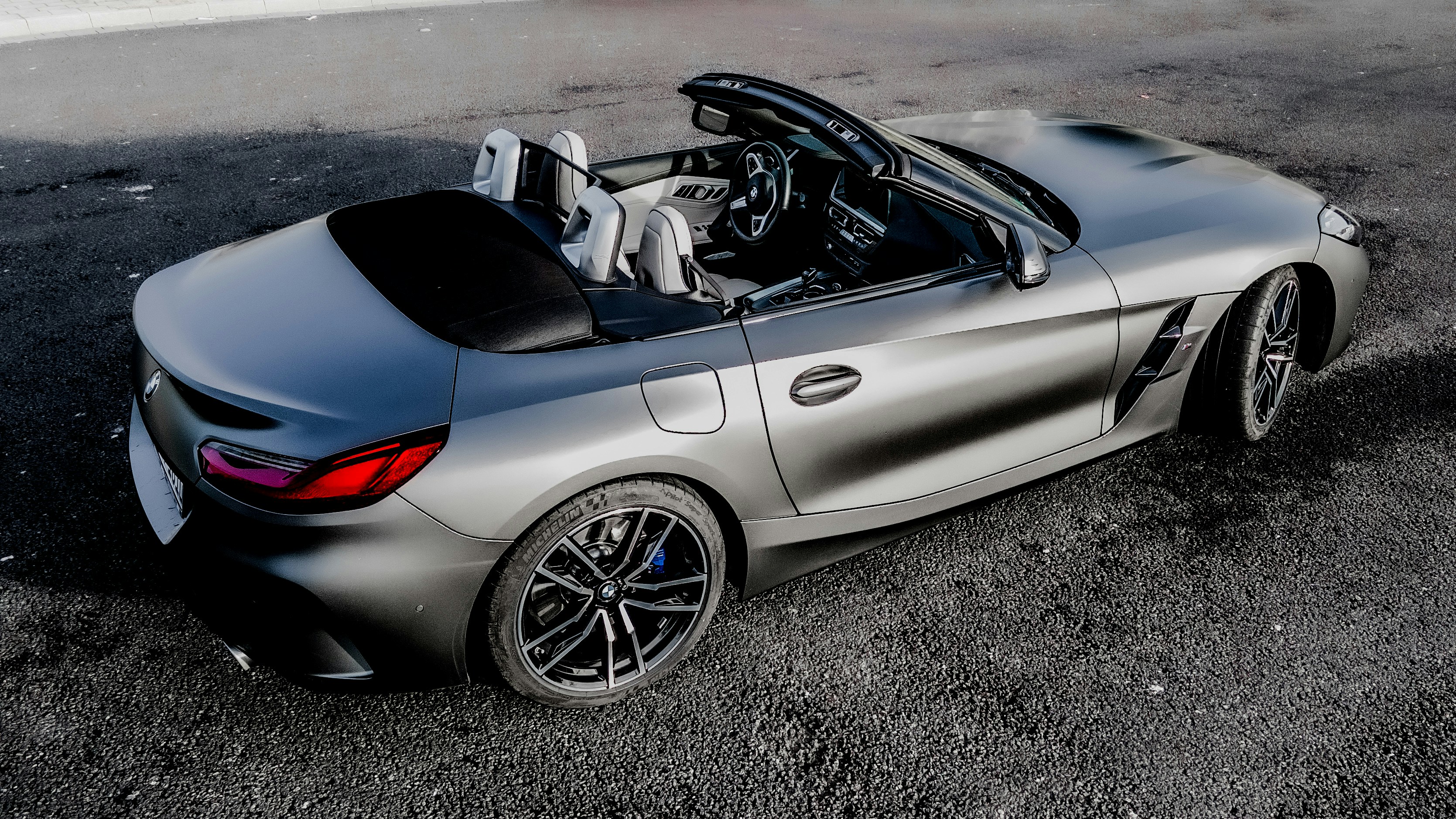 Silver Mercedes‑Benz Roadster Unleashed Under an Open Sky