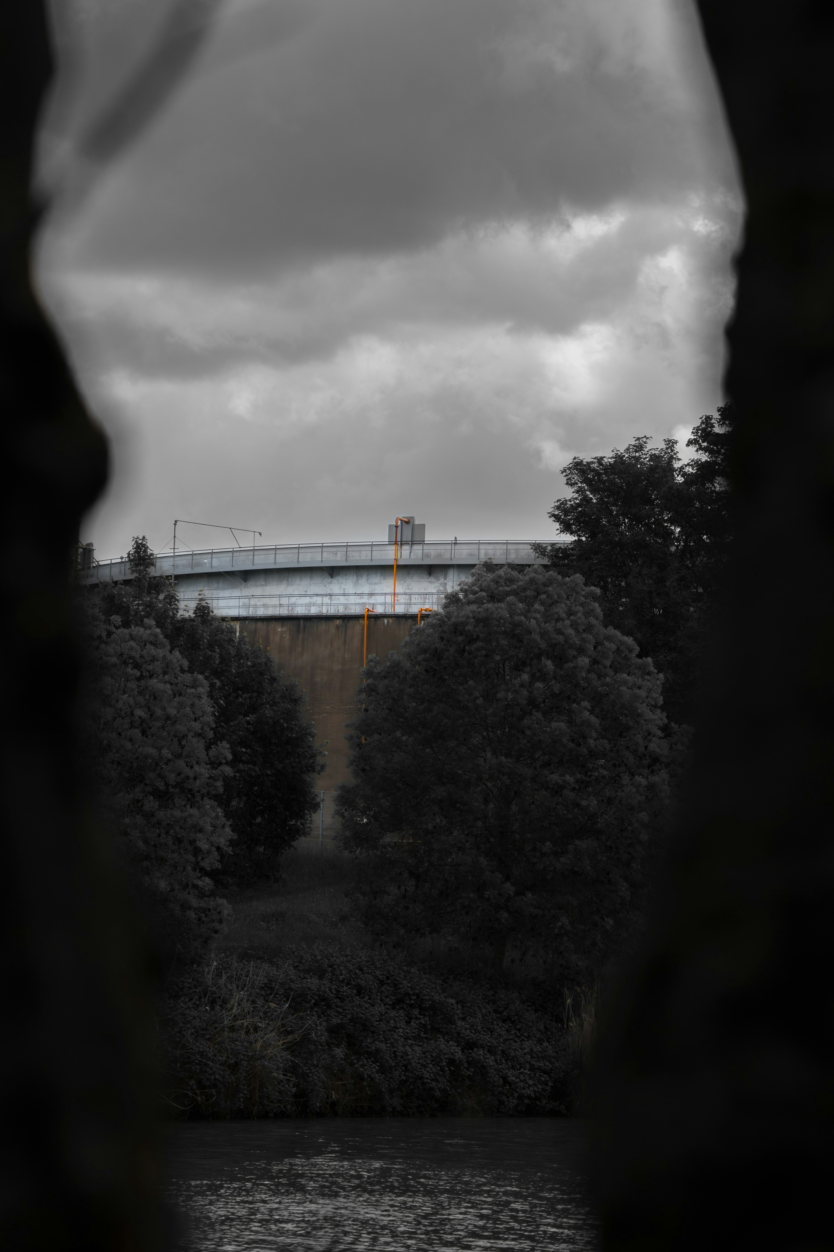 Hidden Bridge Overlook: A Narrow Framing Through the Gorge