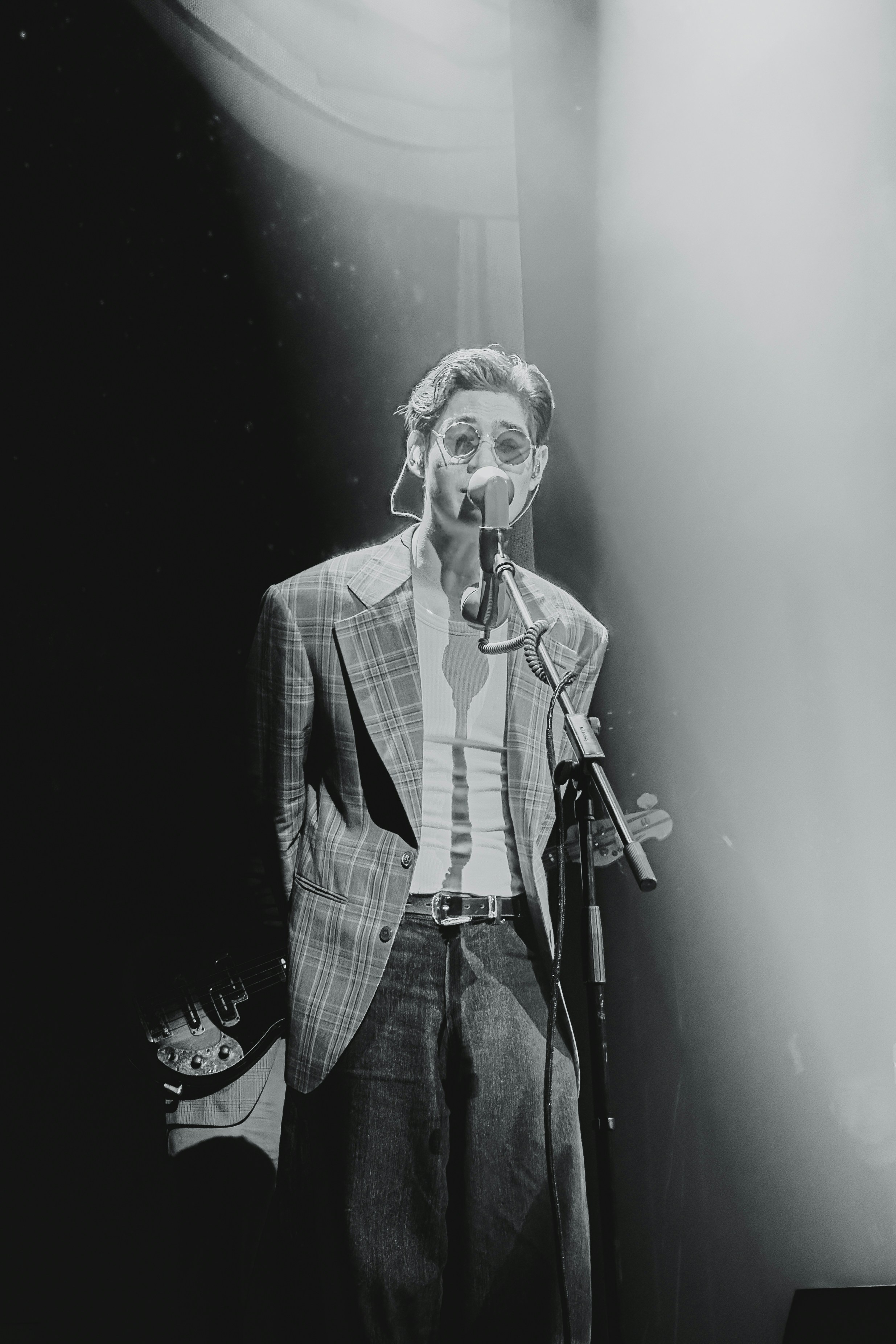 Midnight Stage: A Velvet-Toned Retro Performance