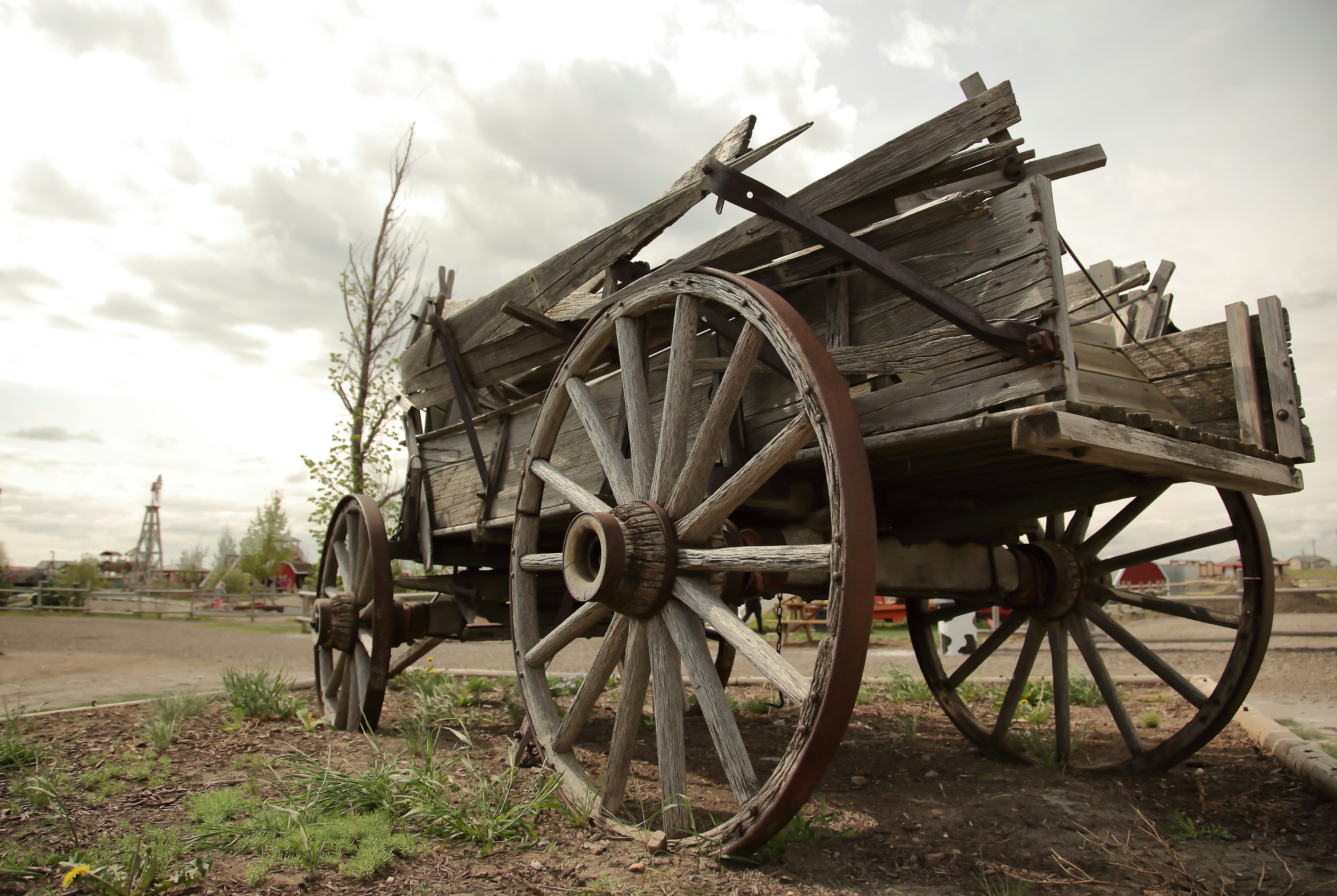 Weathered Cart Under a Wide Sky: an Old Wagon’s Silent Grit