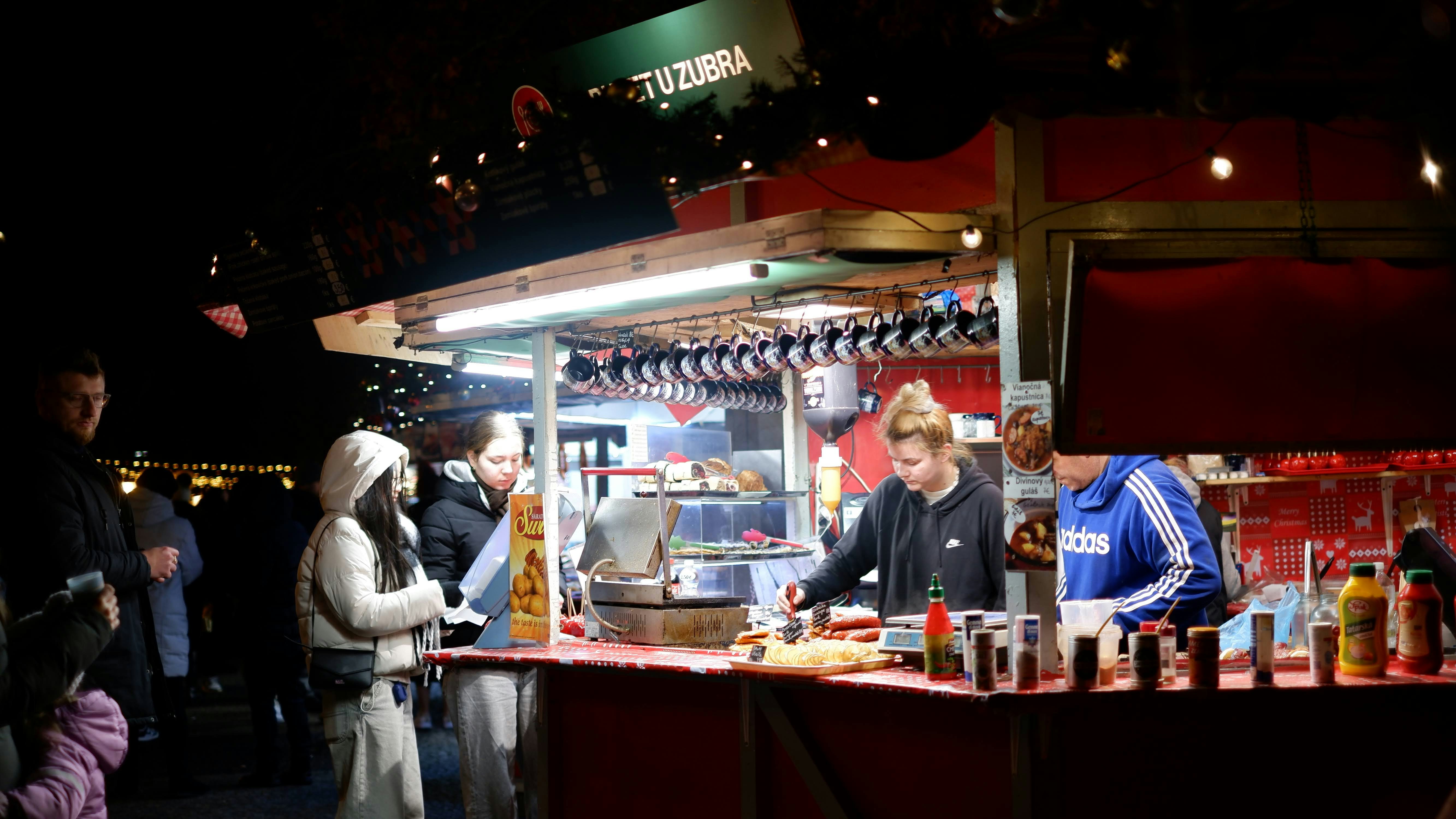 Nightmarket Griddle: Warm Lights, Quick Hands, Smoky Sizzle