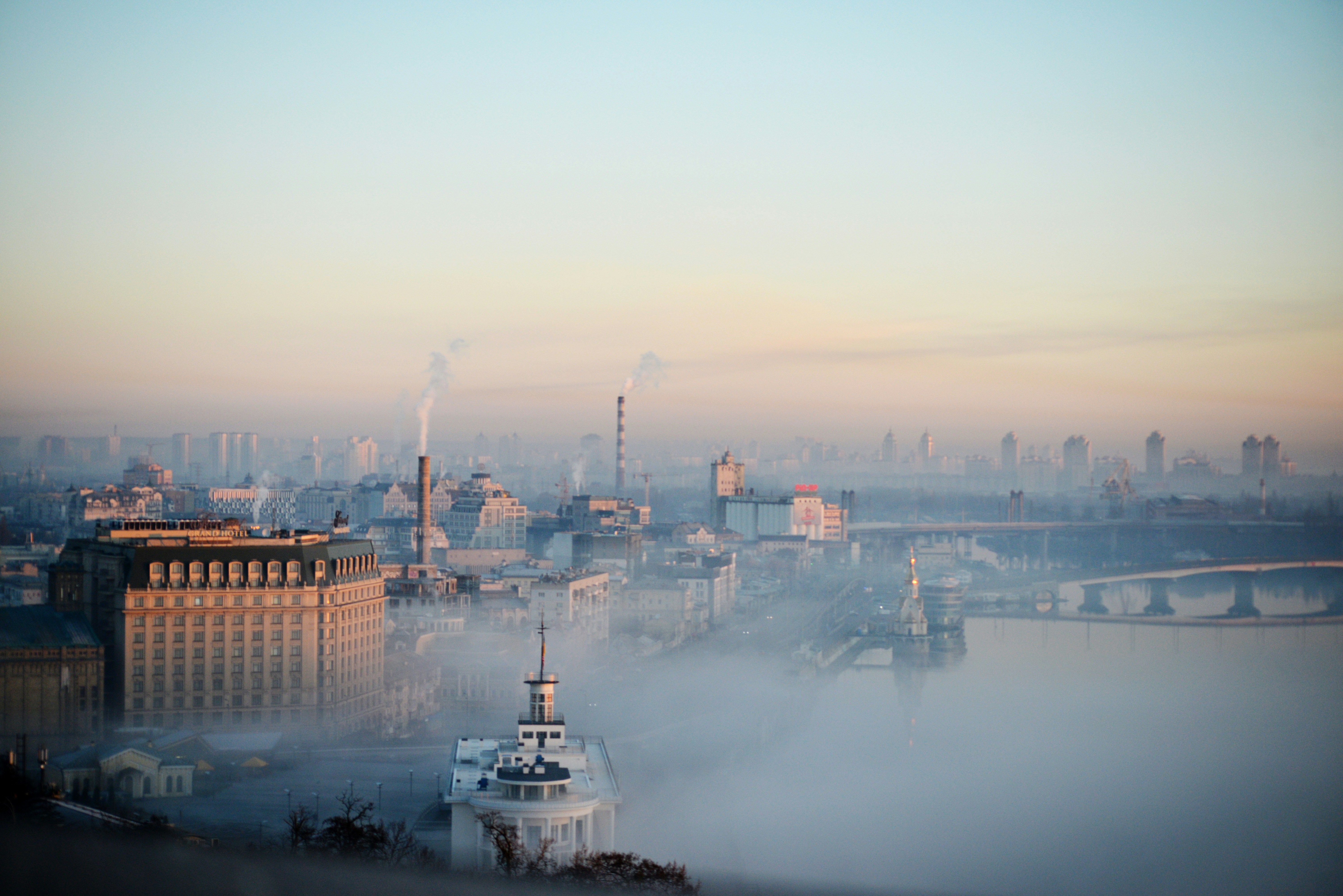 Mist Over the River City: Sunrise Sleep on the Skyline