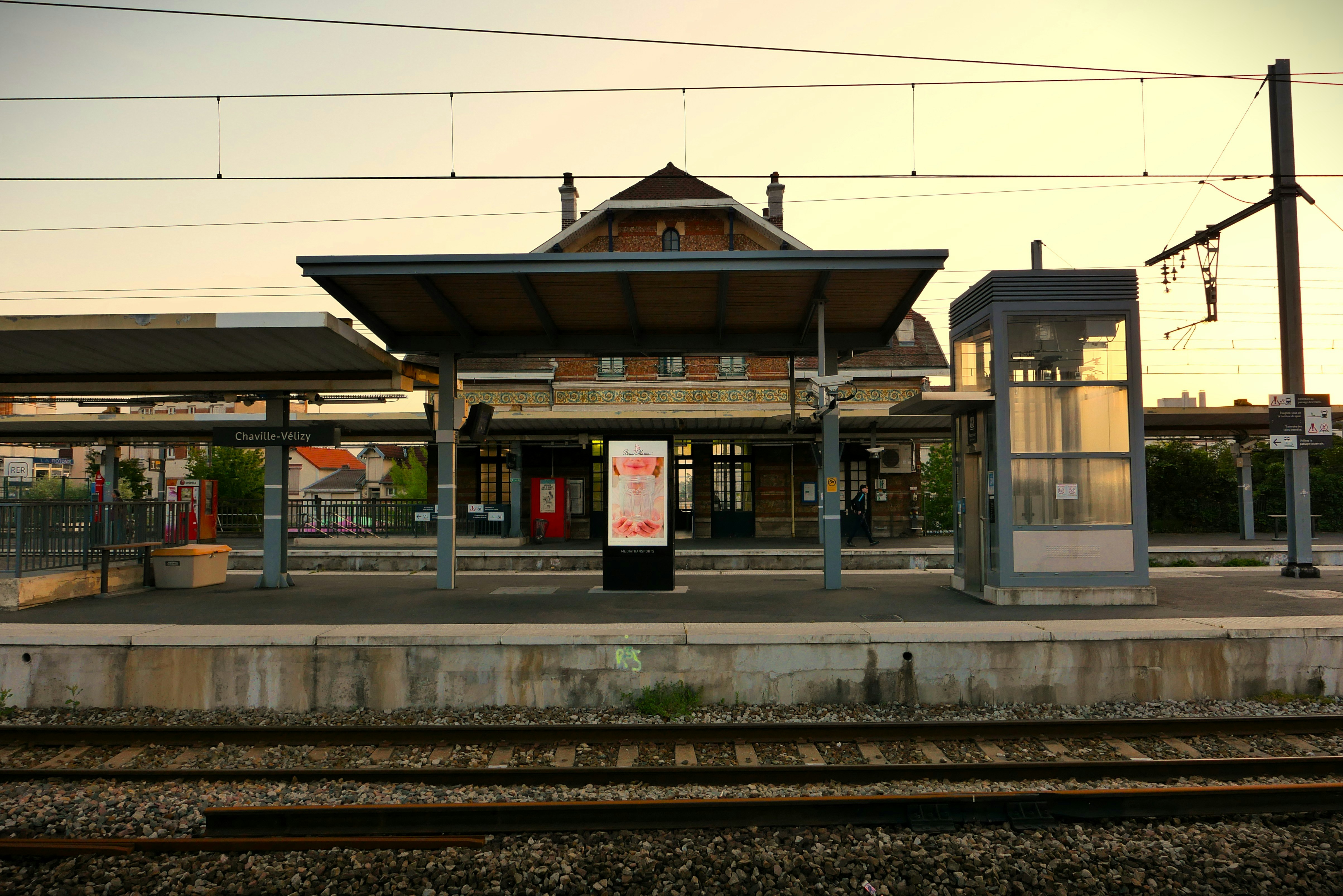 Platform Quiet: A Calm Stop at a Beside-Track Station