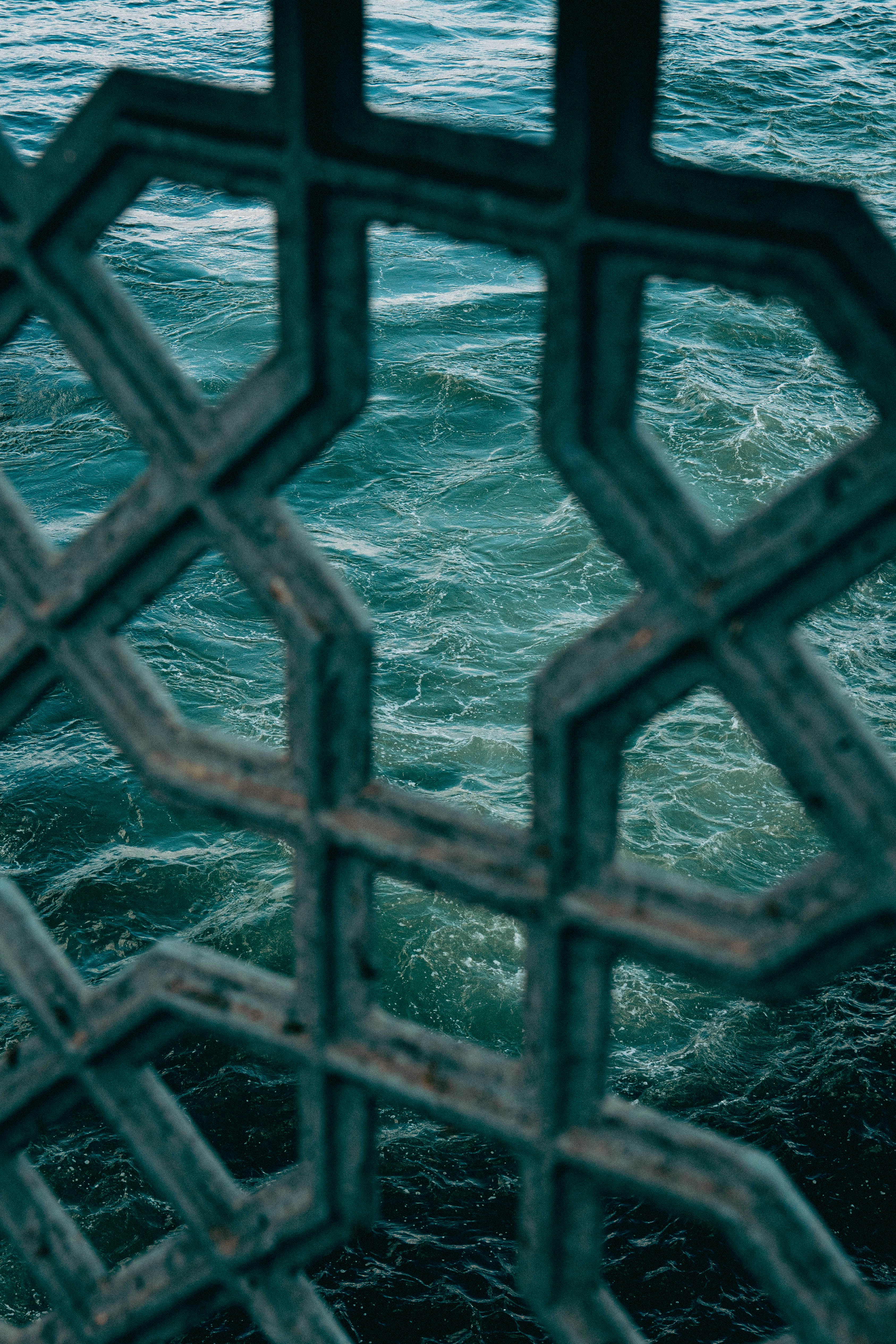 Geometric Window to the Sea