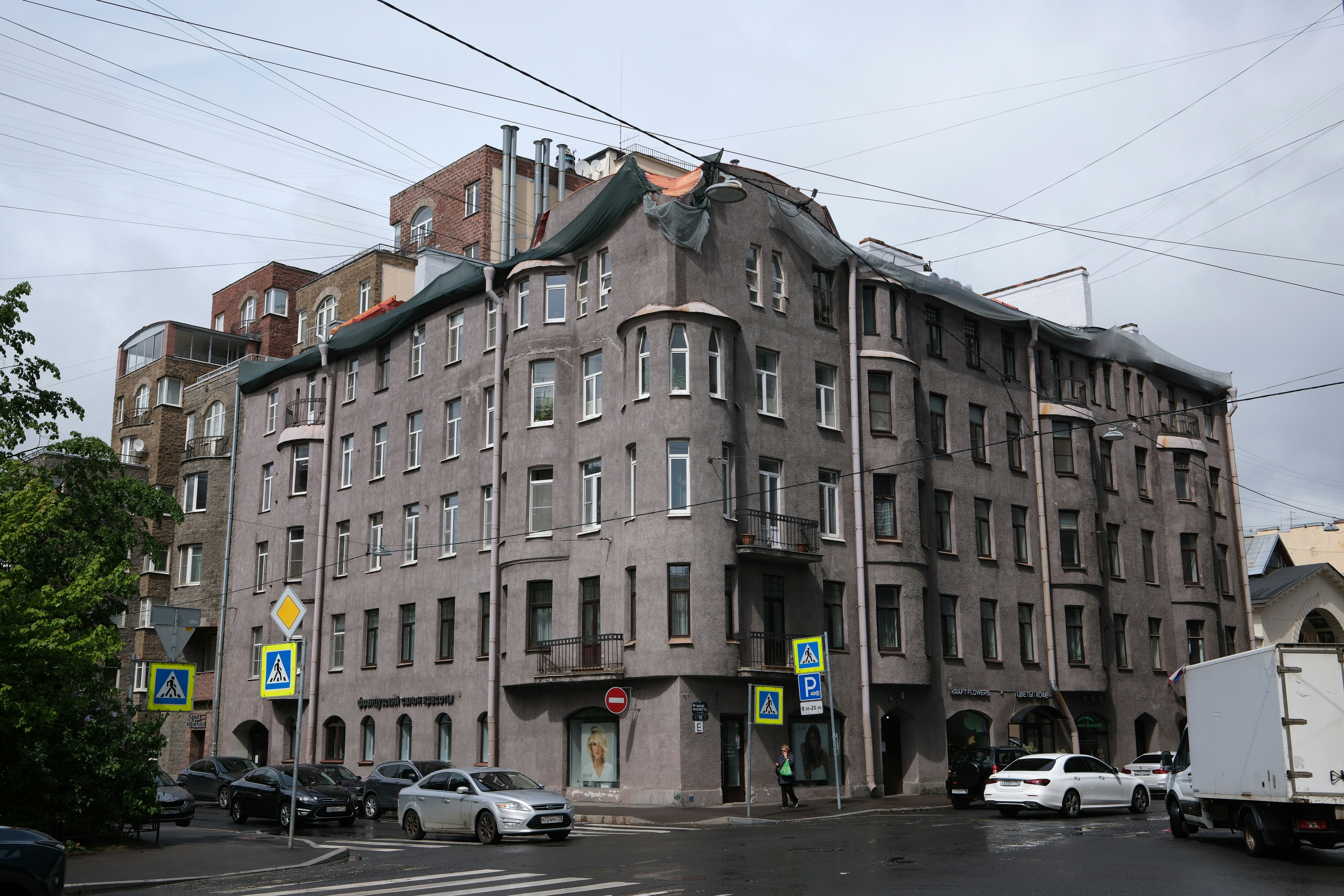 Weathered Corner: A Mid-Century Brick Block With Tarp-Draped Roofs