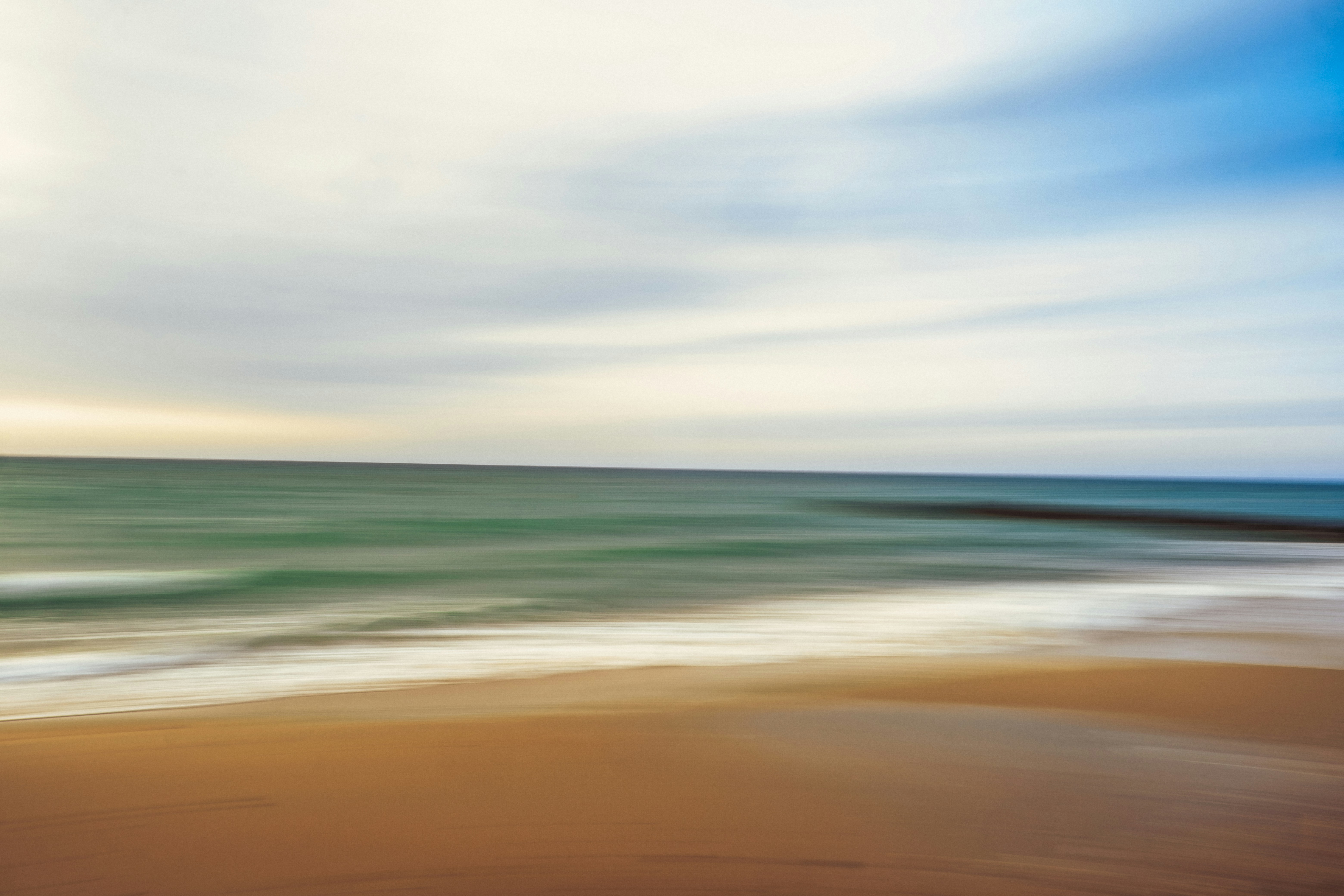 Blurry Horizon Drift at the Shore