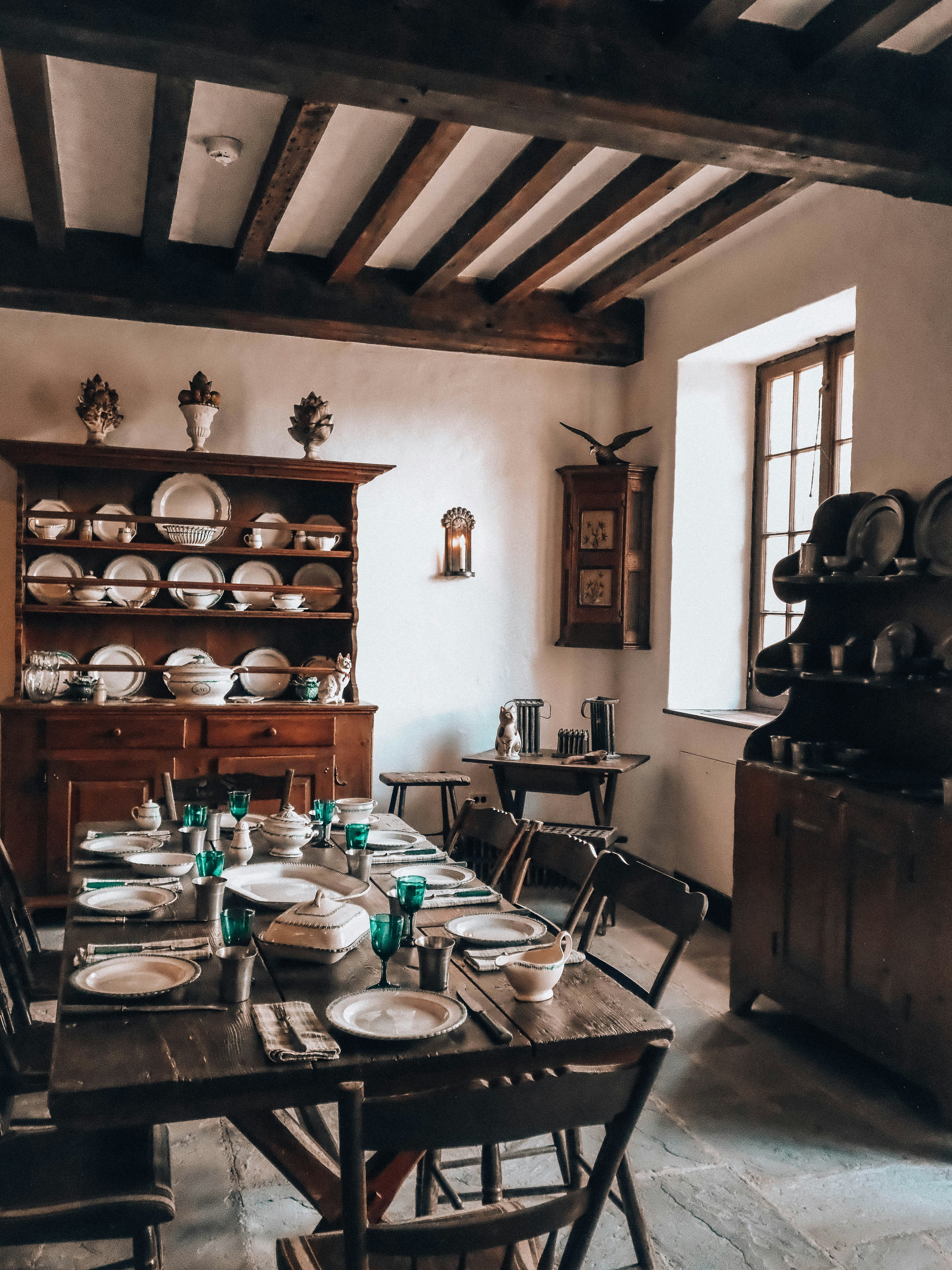 The Timeless Dinner: A Rustic Kitchen Table Set for a Family Gathering