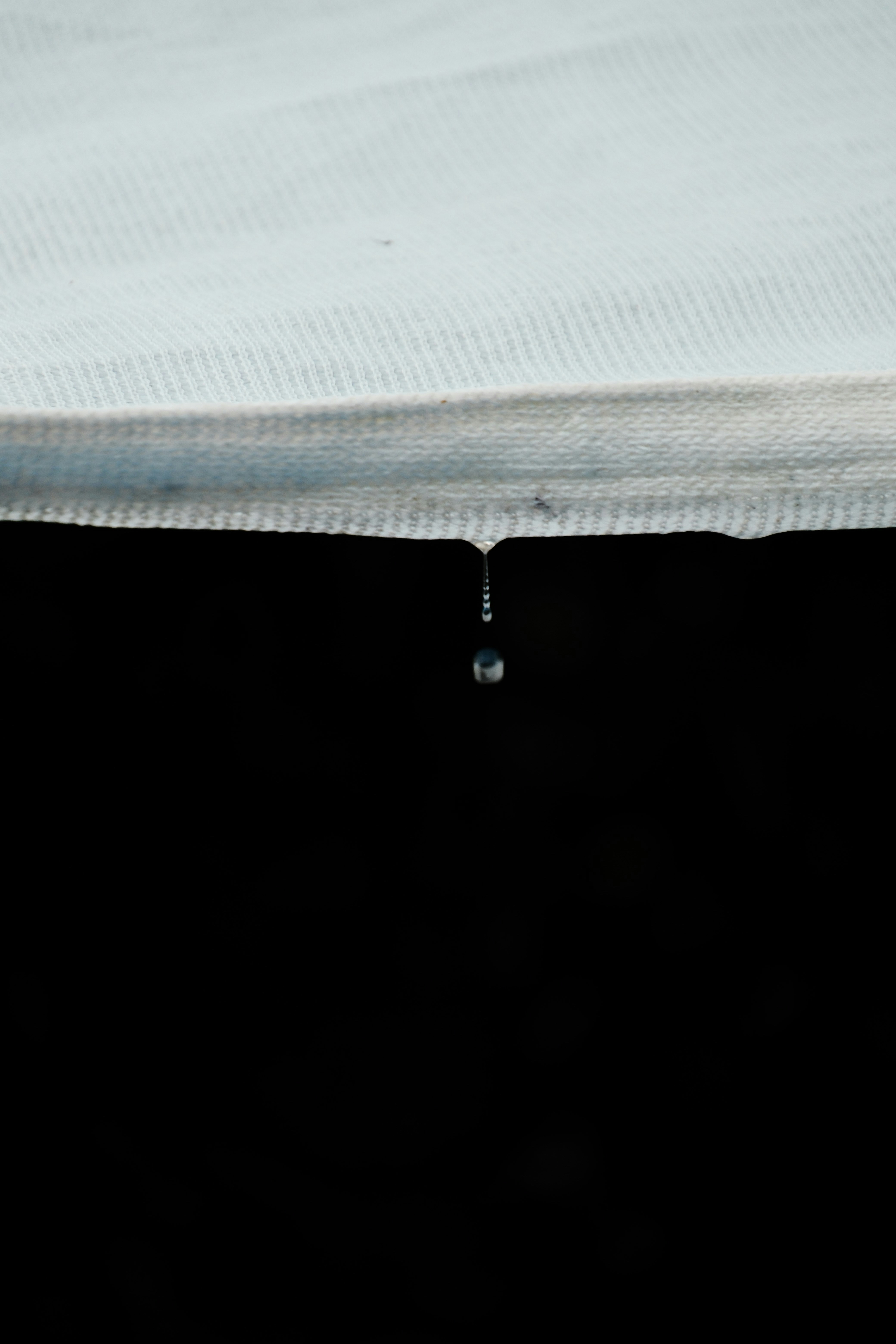 A Delicate Drop: Microtexture and Gravity at the Edge