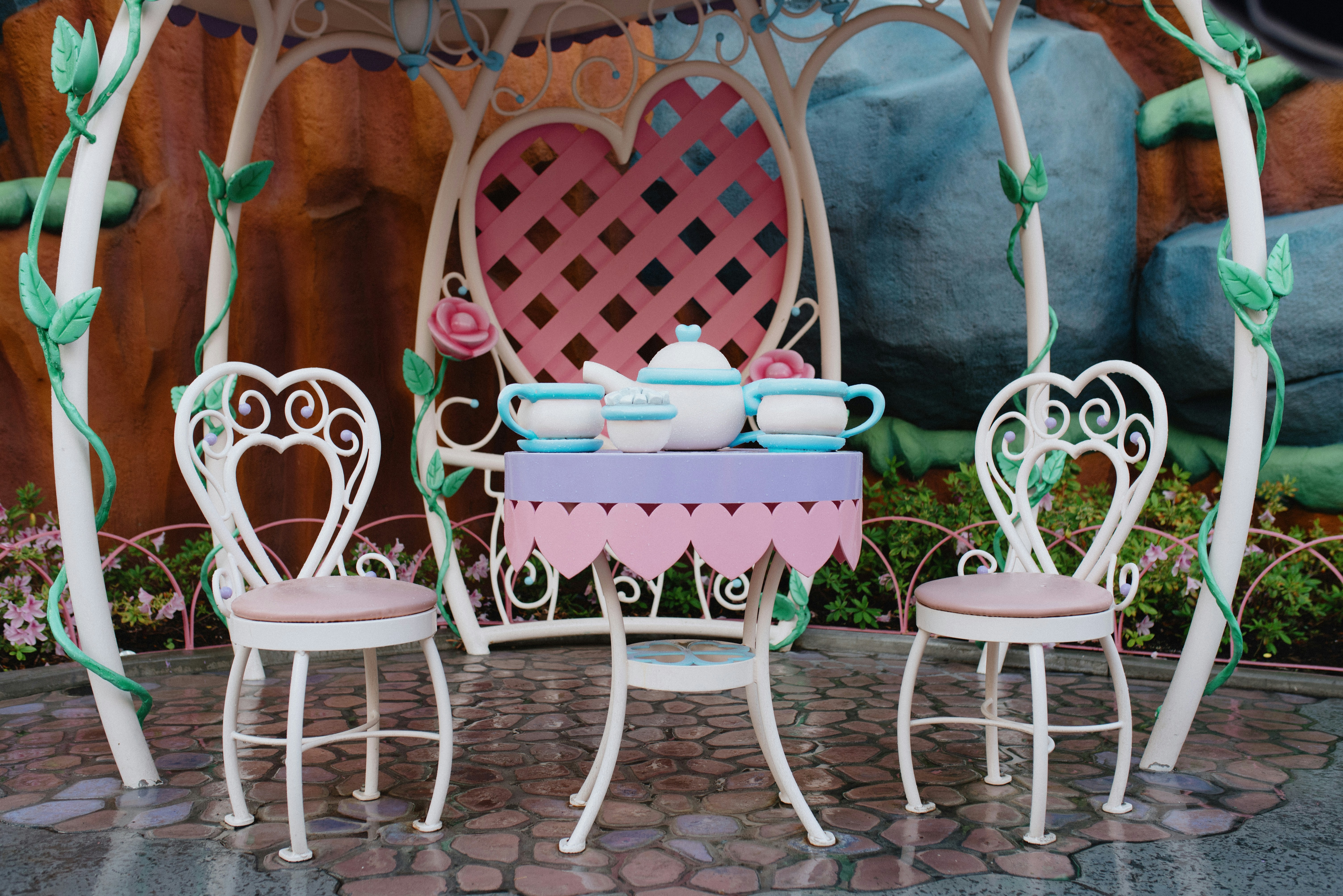 Teatime Beneath the Heart-shaped Arbor