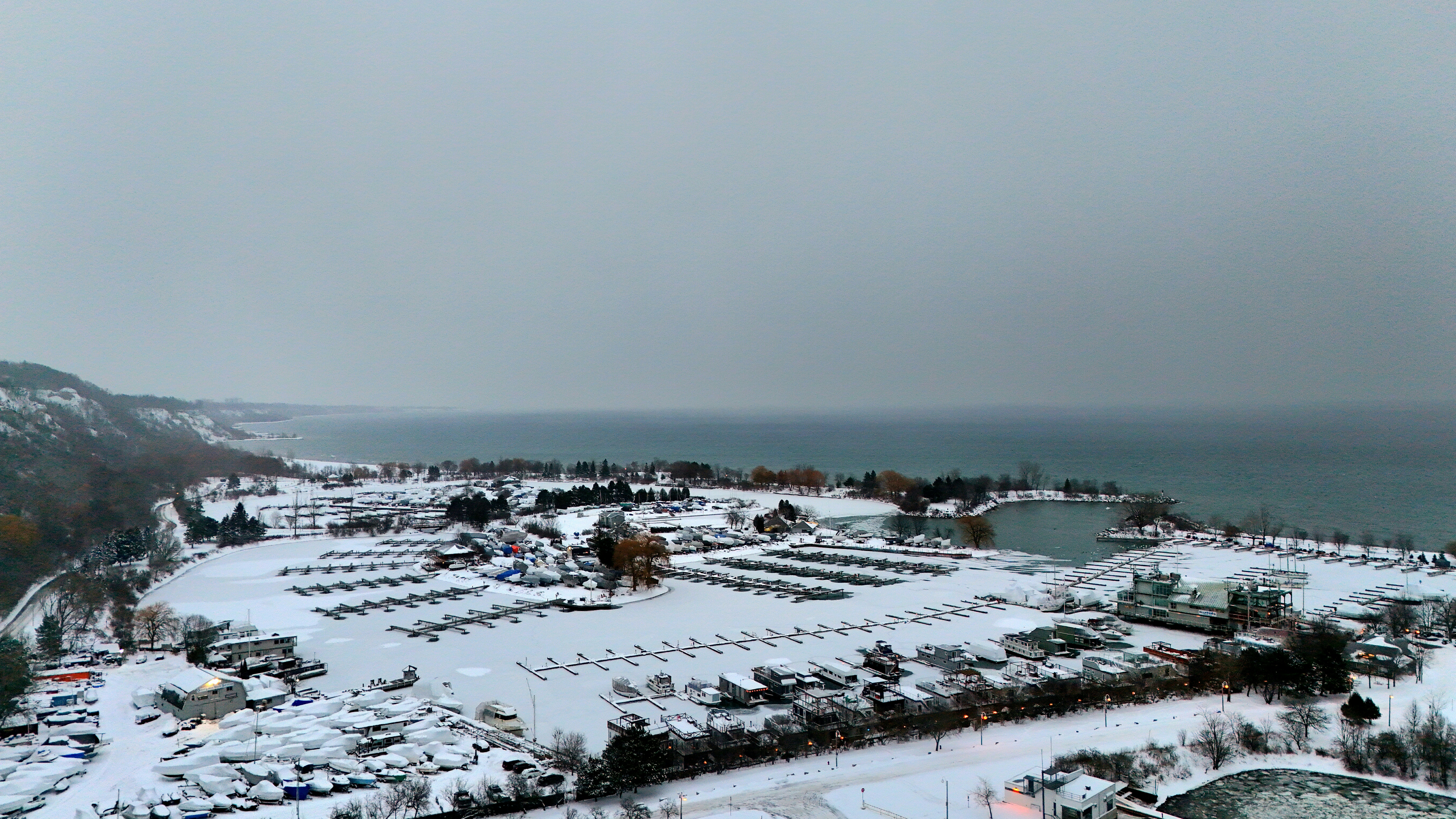 Snowbound Coastal Quarter: A Quiet Tidal Scene Above the Ice