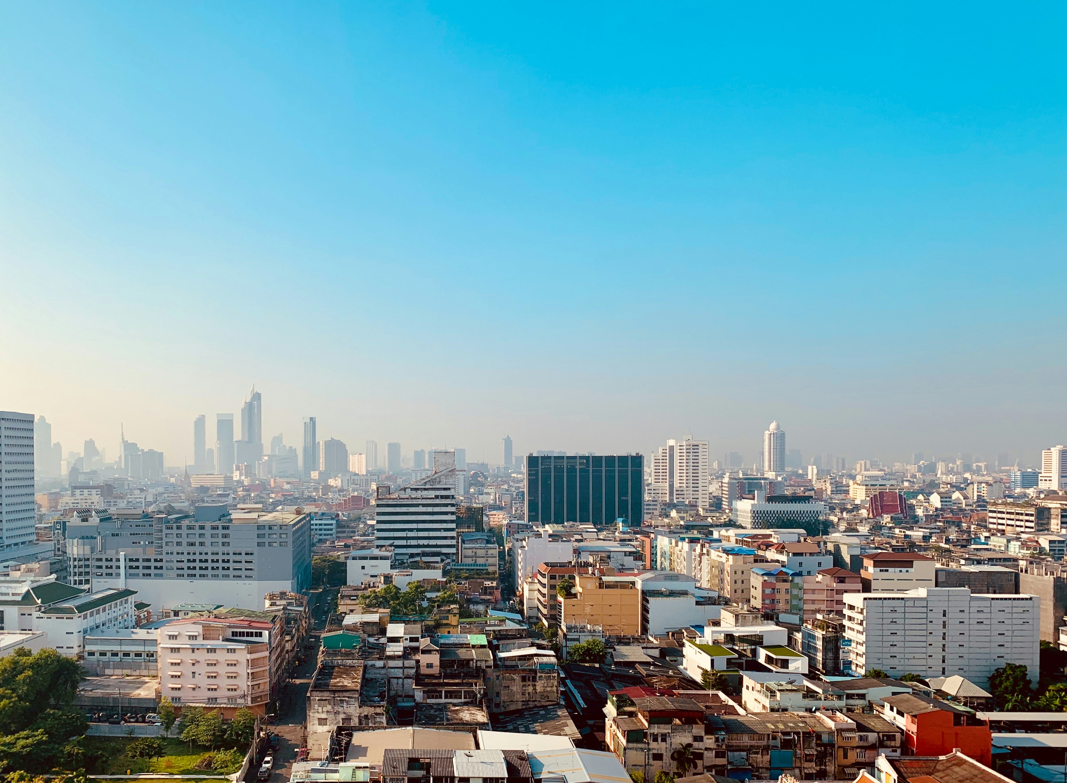 Urban Horizon: A Quiet Sea of Rooftops Under a Clear Sky