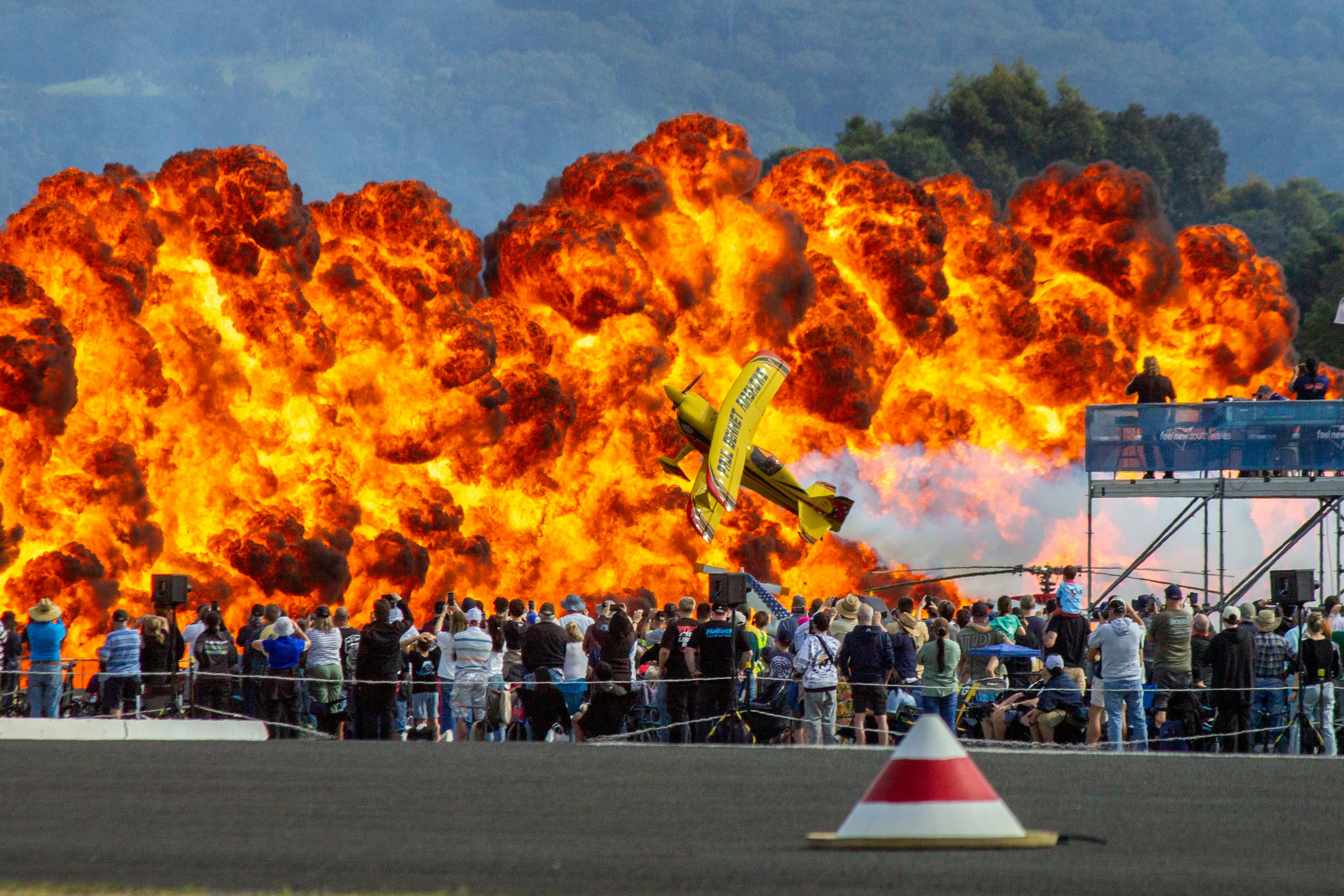 Midair Inferno: Crowd Quiets as Fireball Reveals a Thundering Takeoff