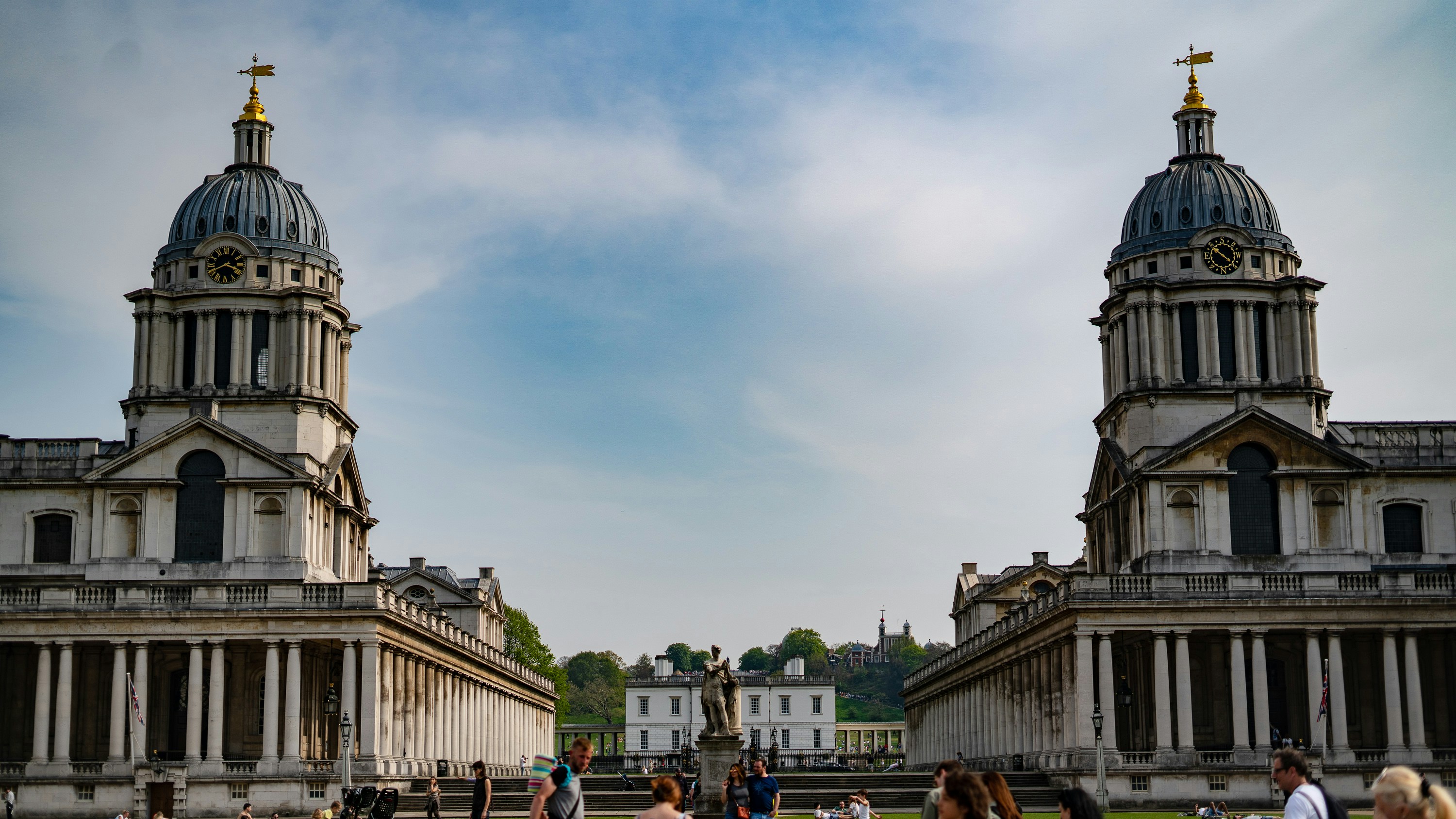 Symmetry at the Twin Rotundas: A Linear Plaza Between Domes