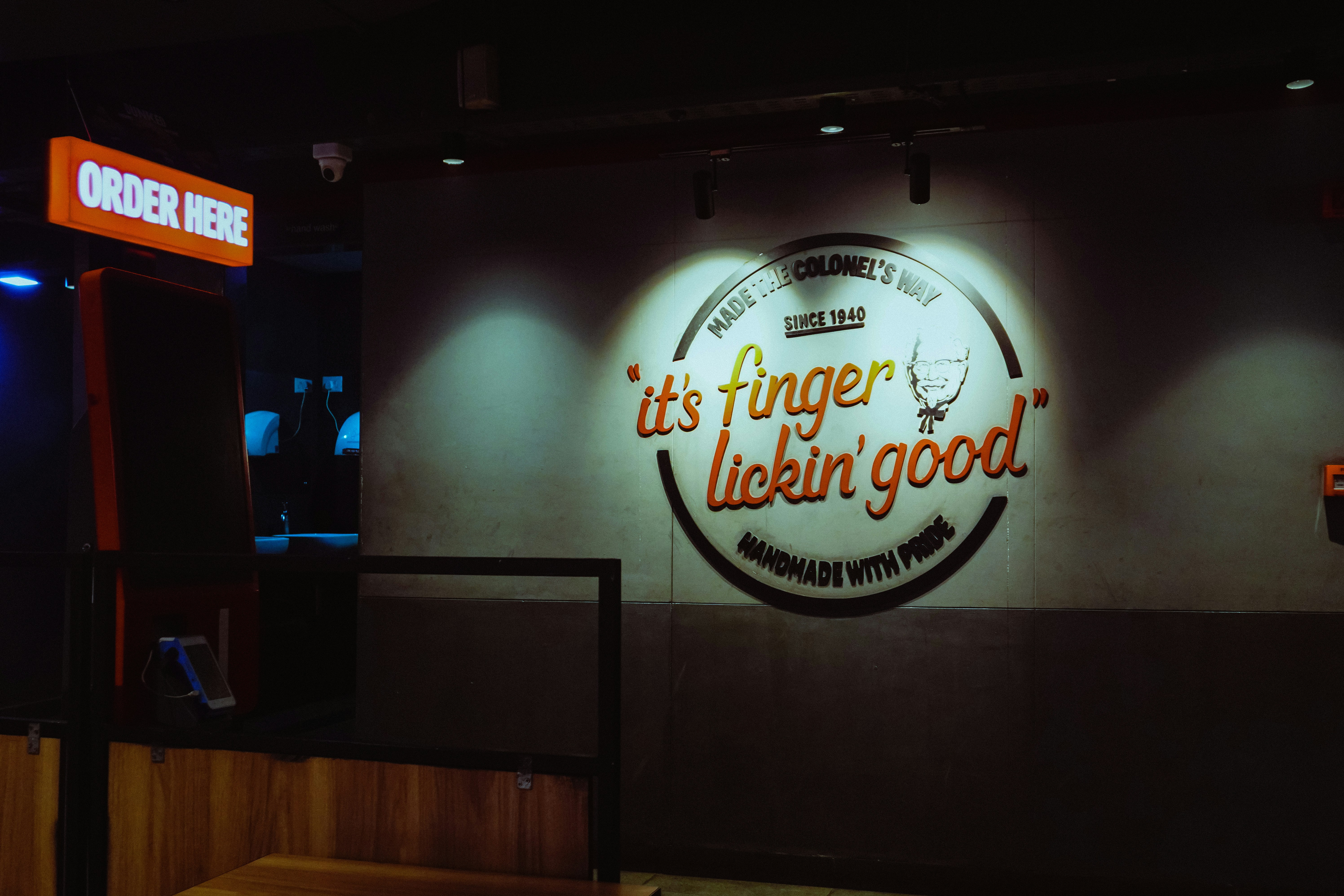 Handmade Sign Spotlight: It's Finger Lixin' Good