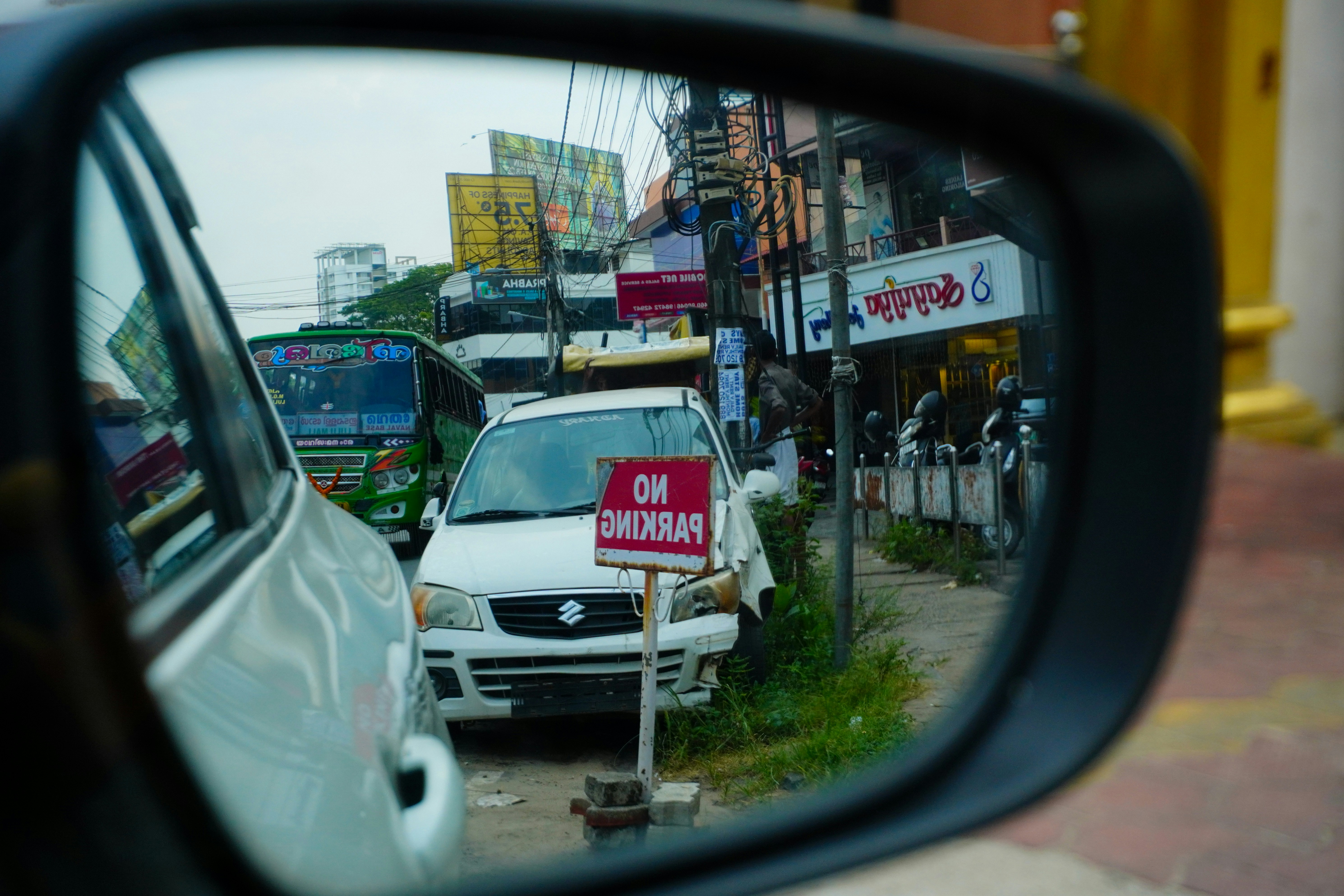 Rear-View Mirror Witness: Traffic Jam Reflections