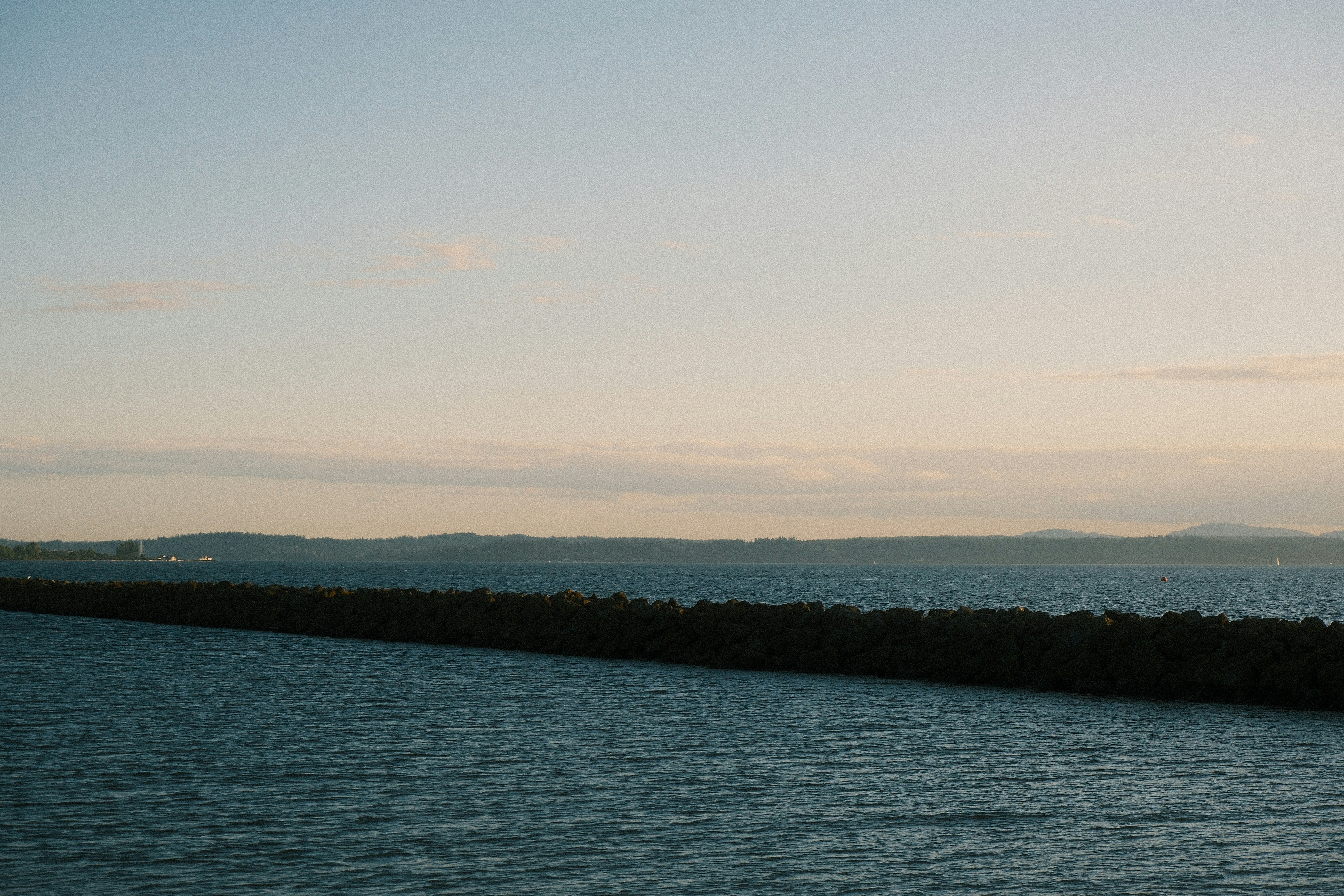 Horizon Narrowing Over a Calm Sea