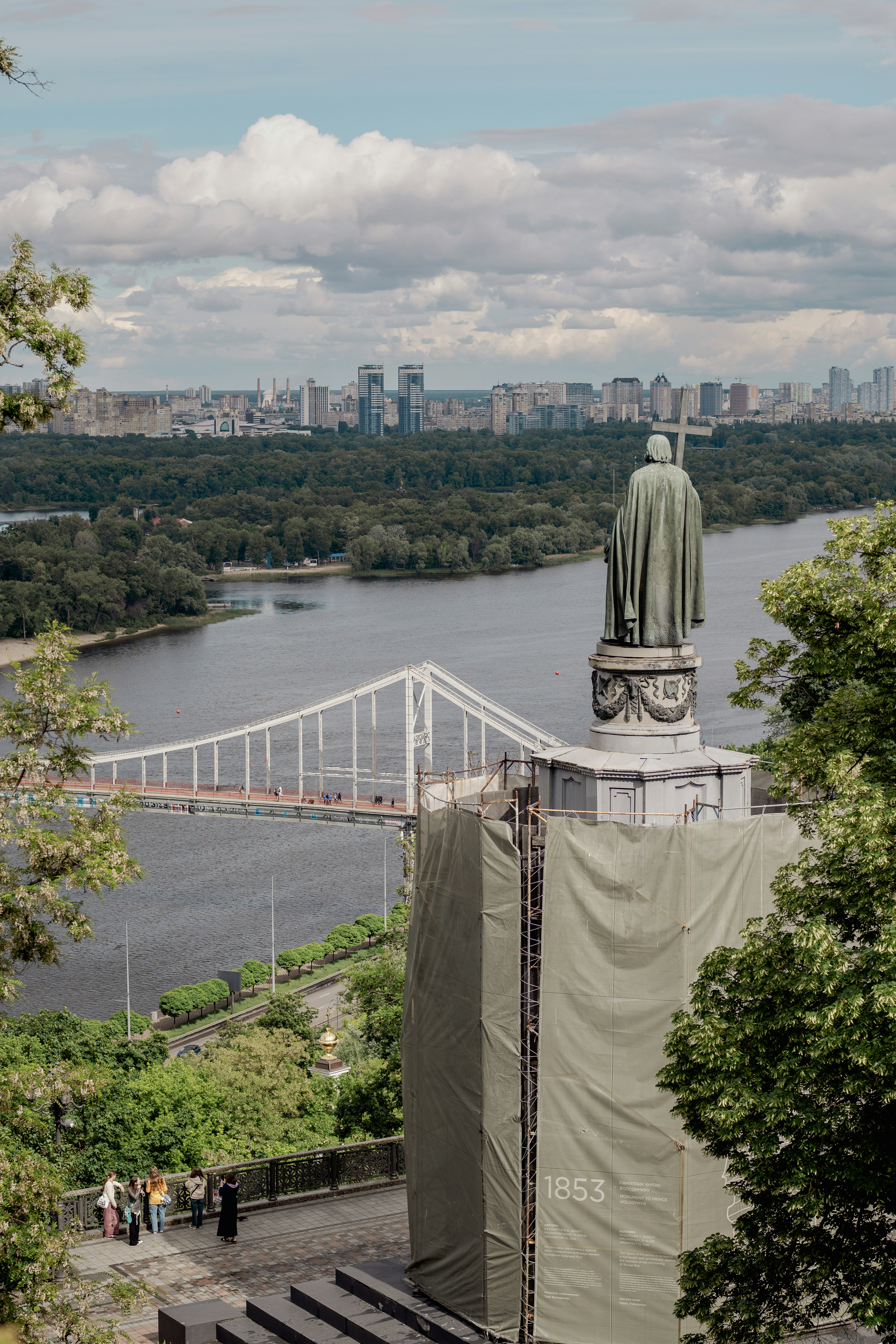 Guardian of the River: A Monument Overlooked by the City