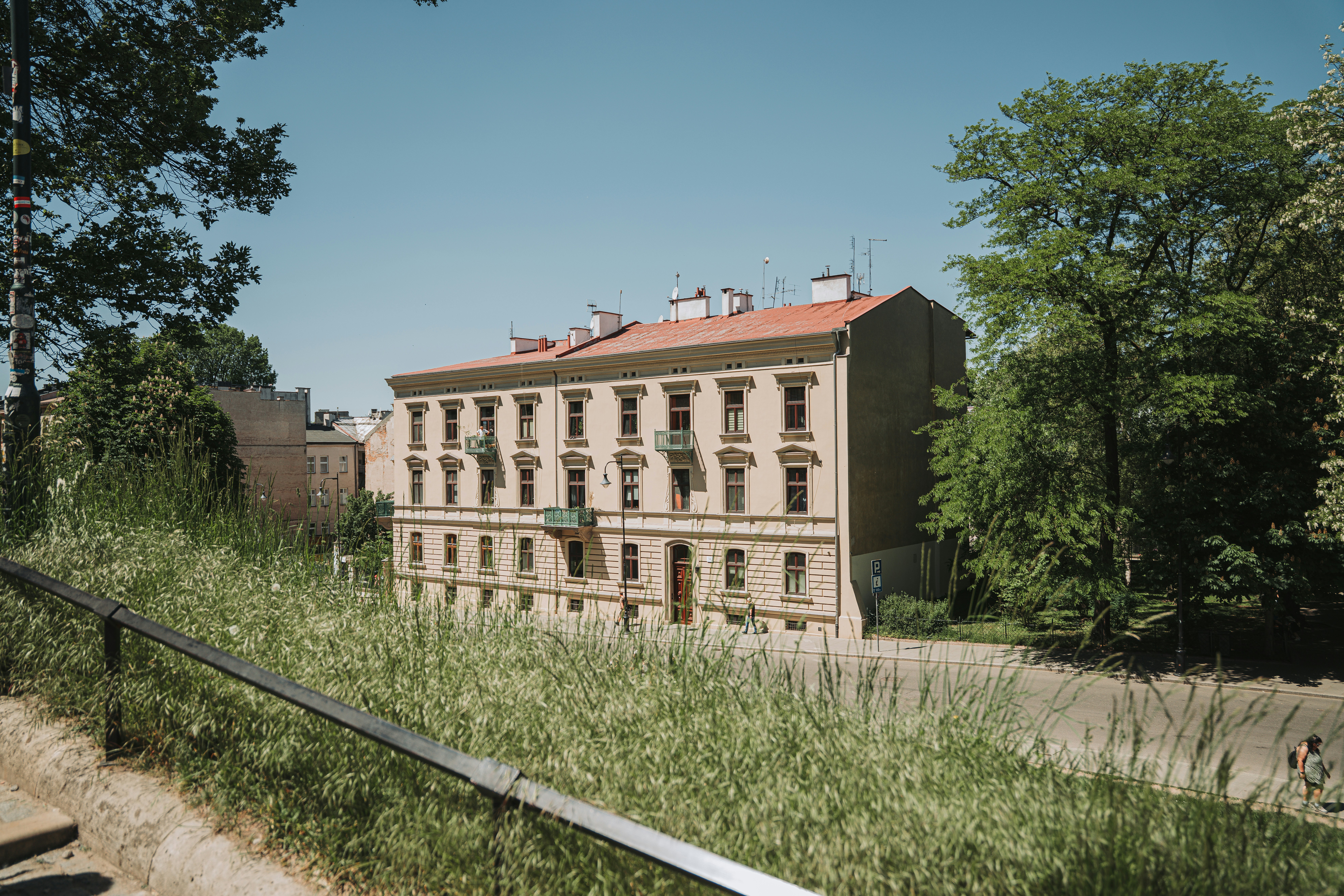 Sunlit Riverside Facade: A Terrace of Time
