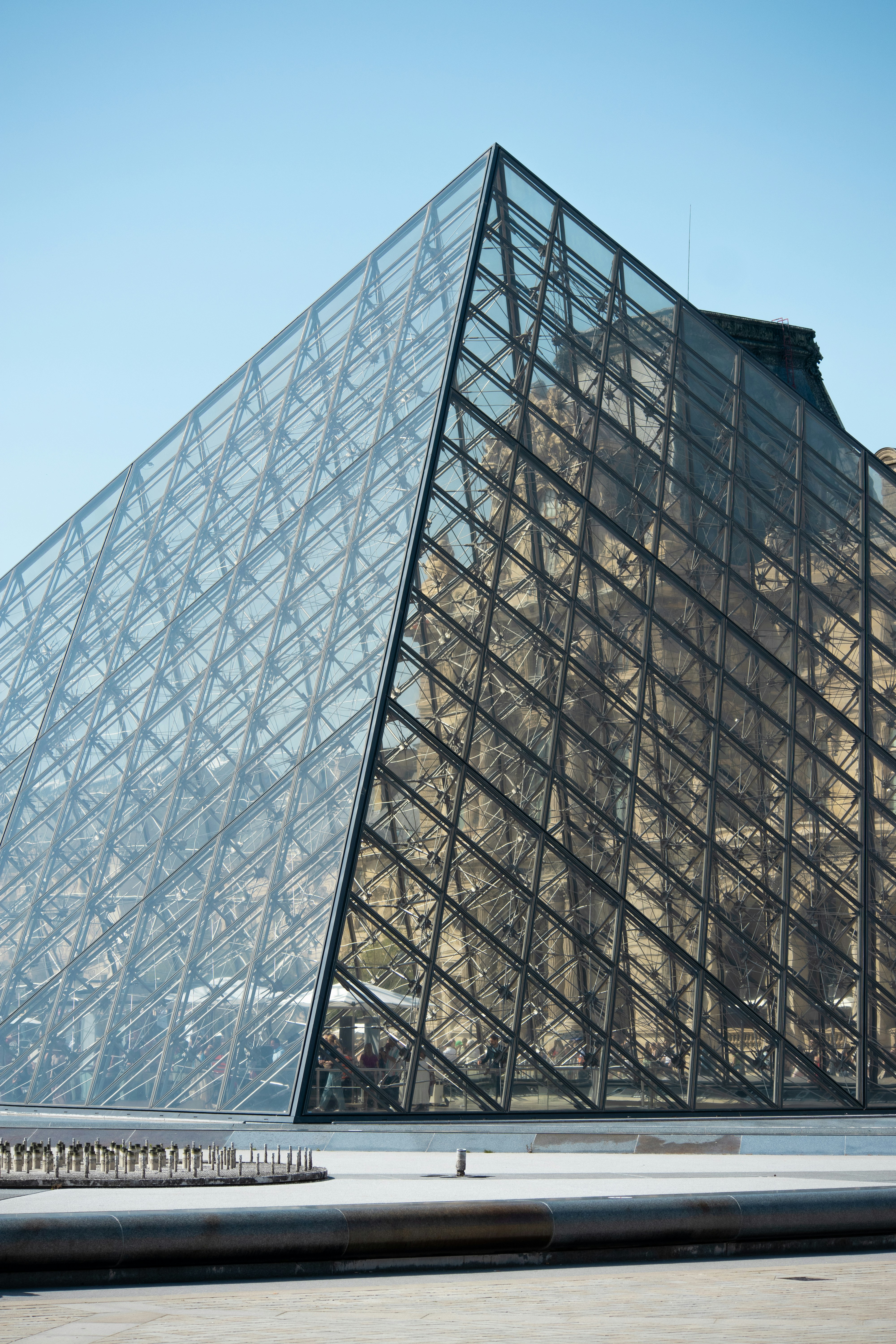 Angled Glass Facade: A Forward Look at the Louvre-like Pyramid Edge