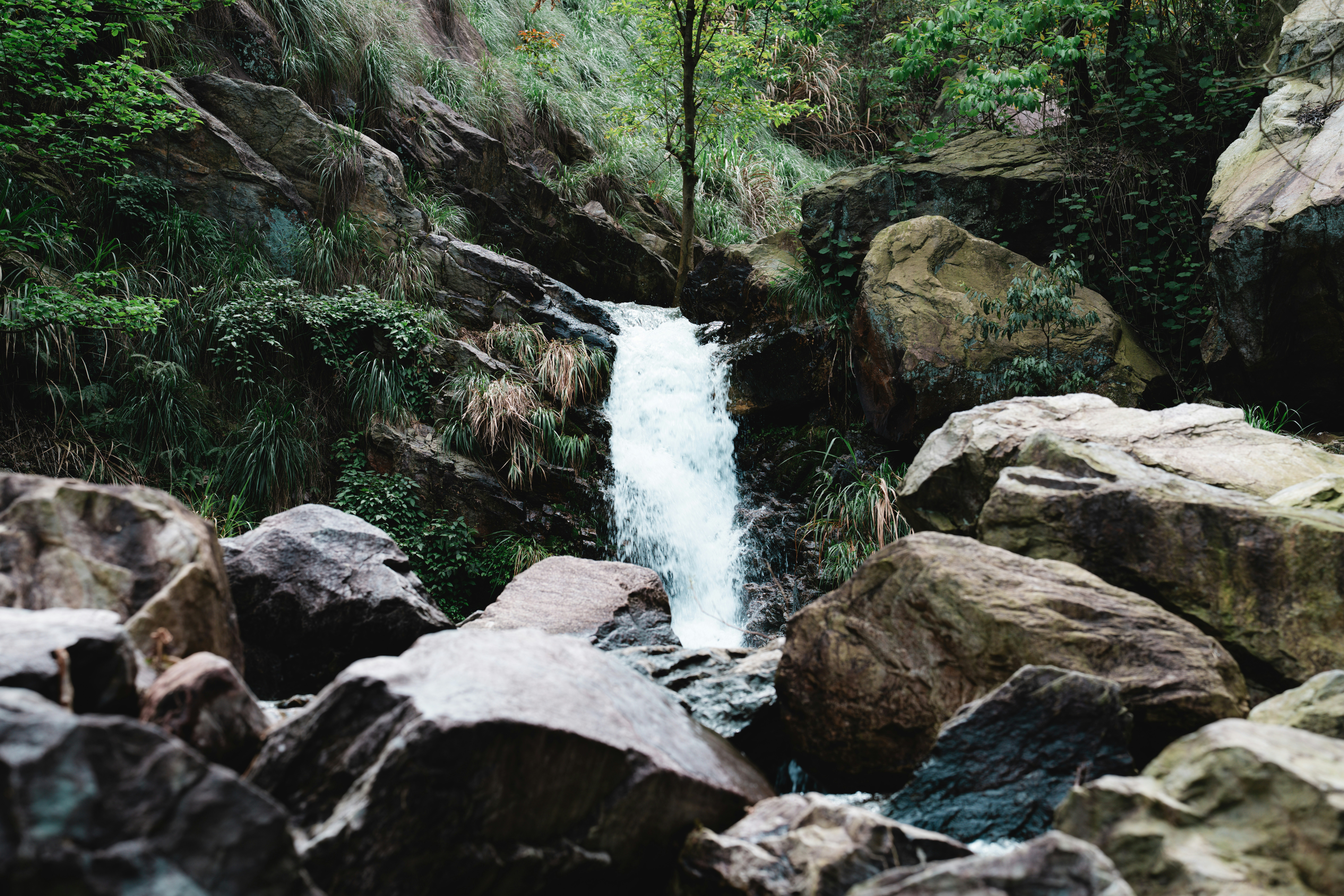 Hidden Cascade Between Granite Giants