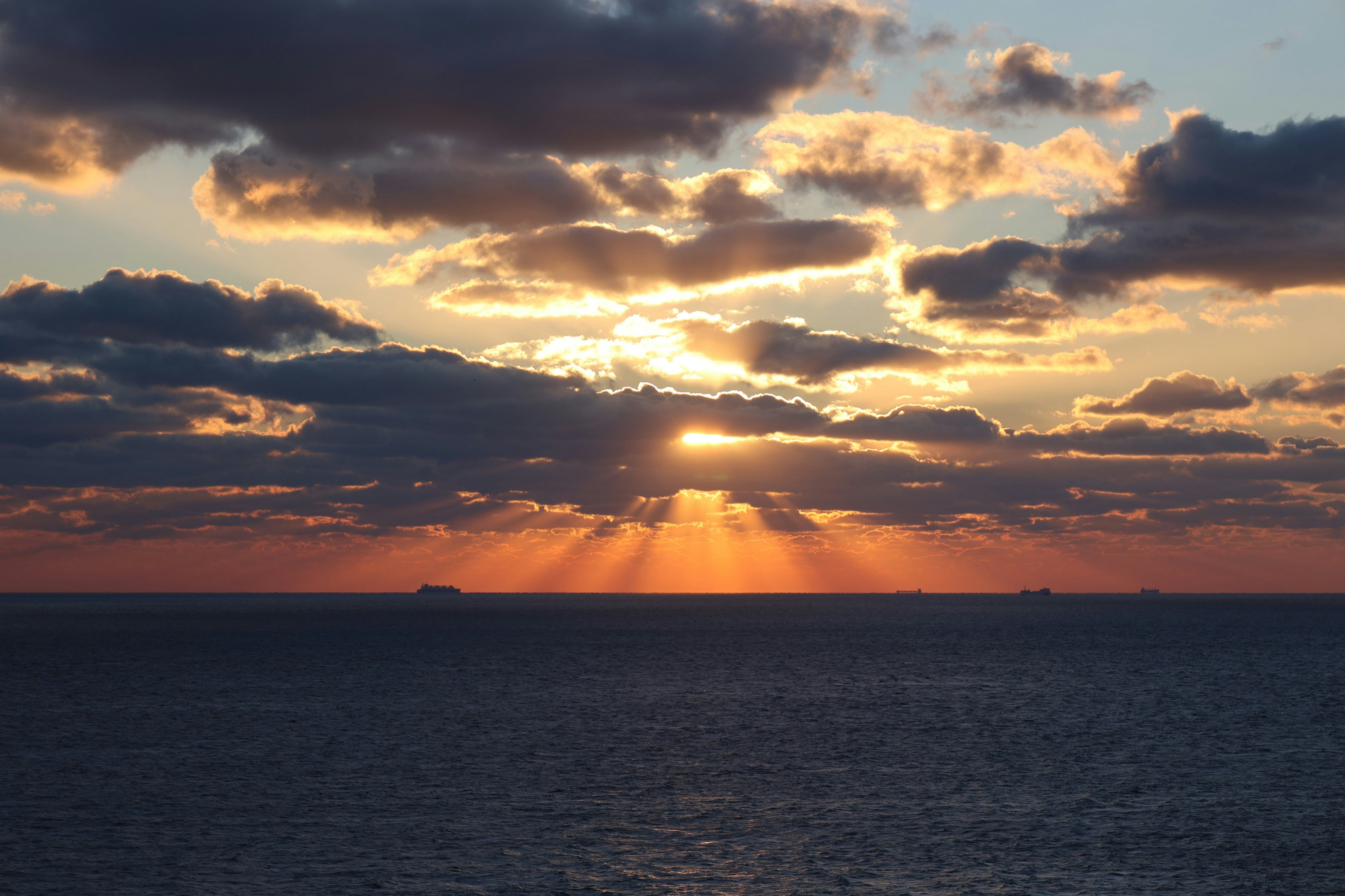 Sunbreak Over Quiet Seas: A Horizon Painted in Gold