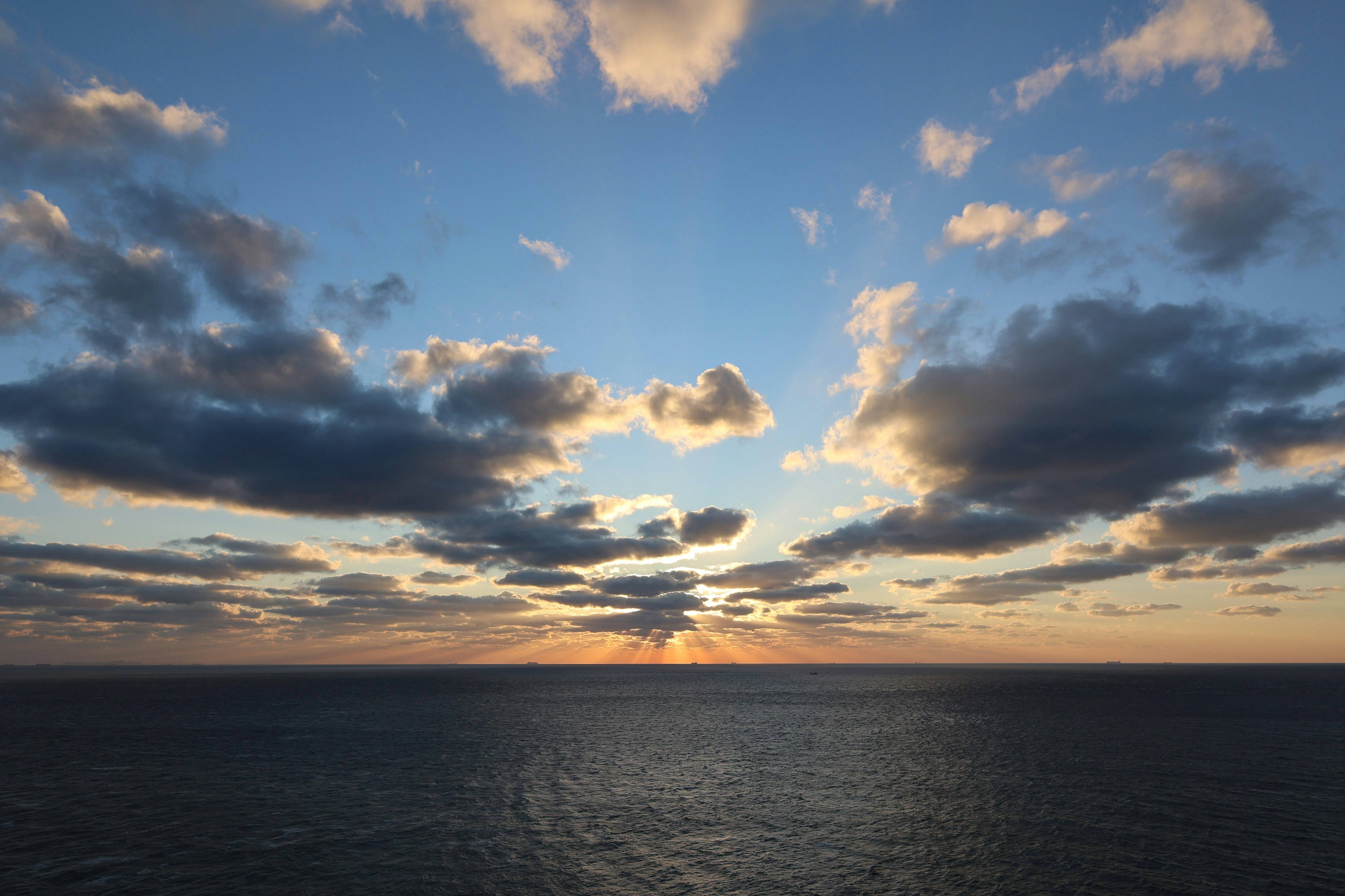 Sunlit Horizon: Quiet Ocean Meeting the Sky