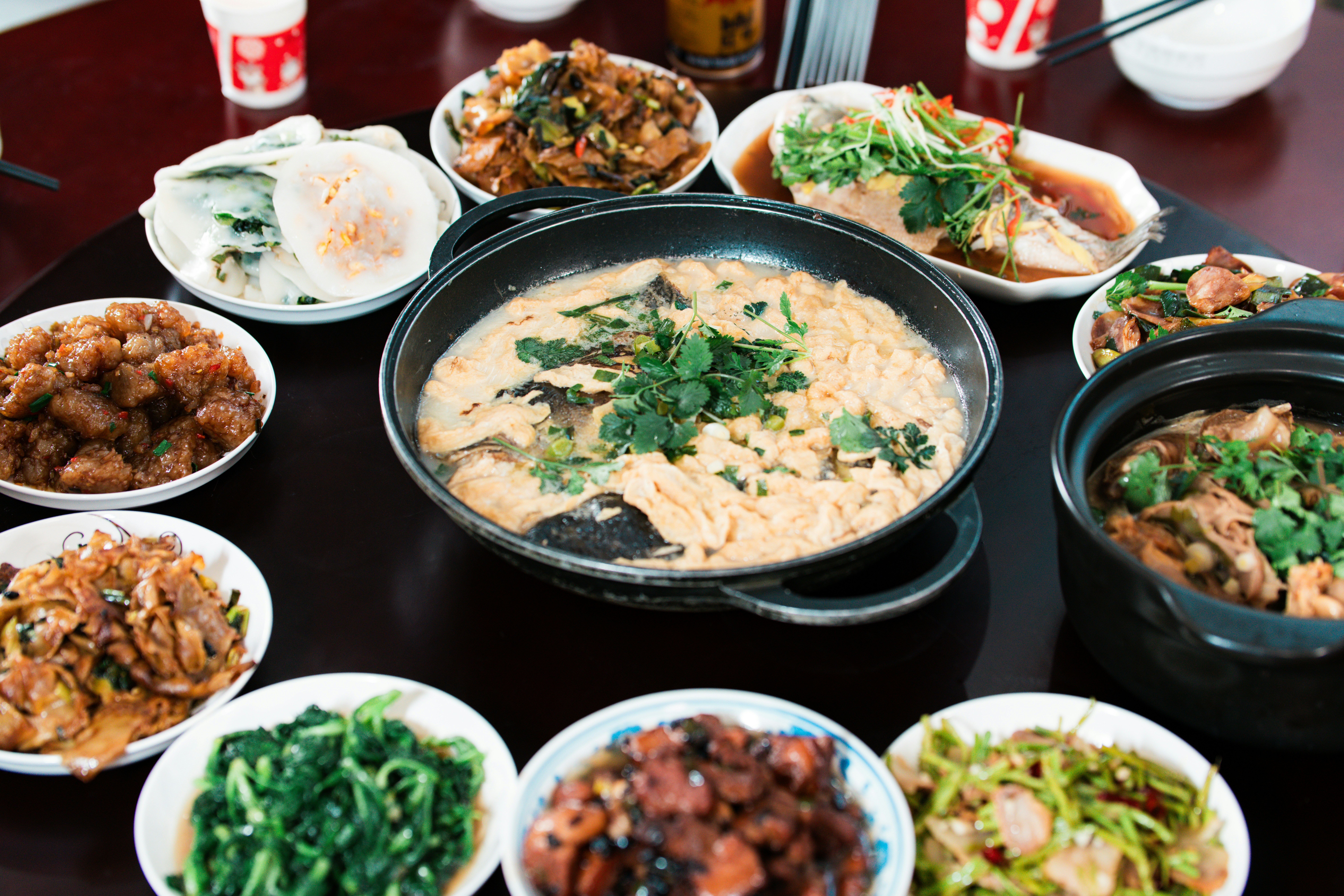 Surrounding Harmony: A Feast Platter Centered by a Creamy Pot