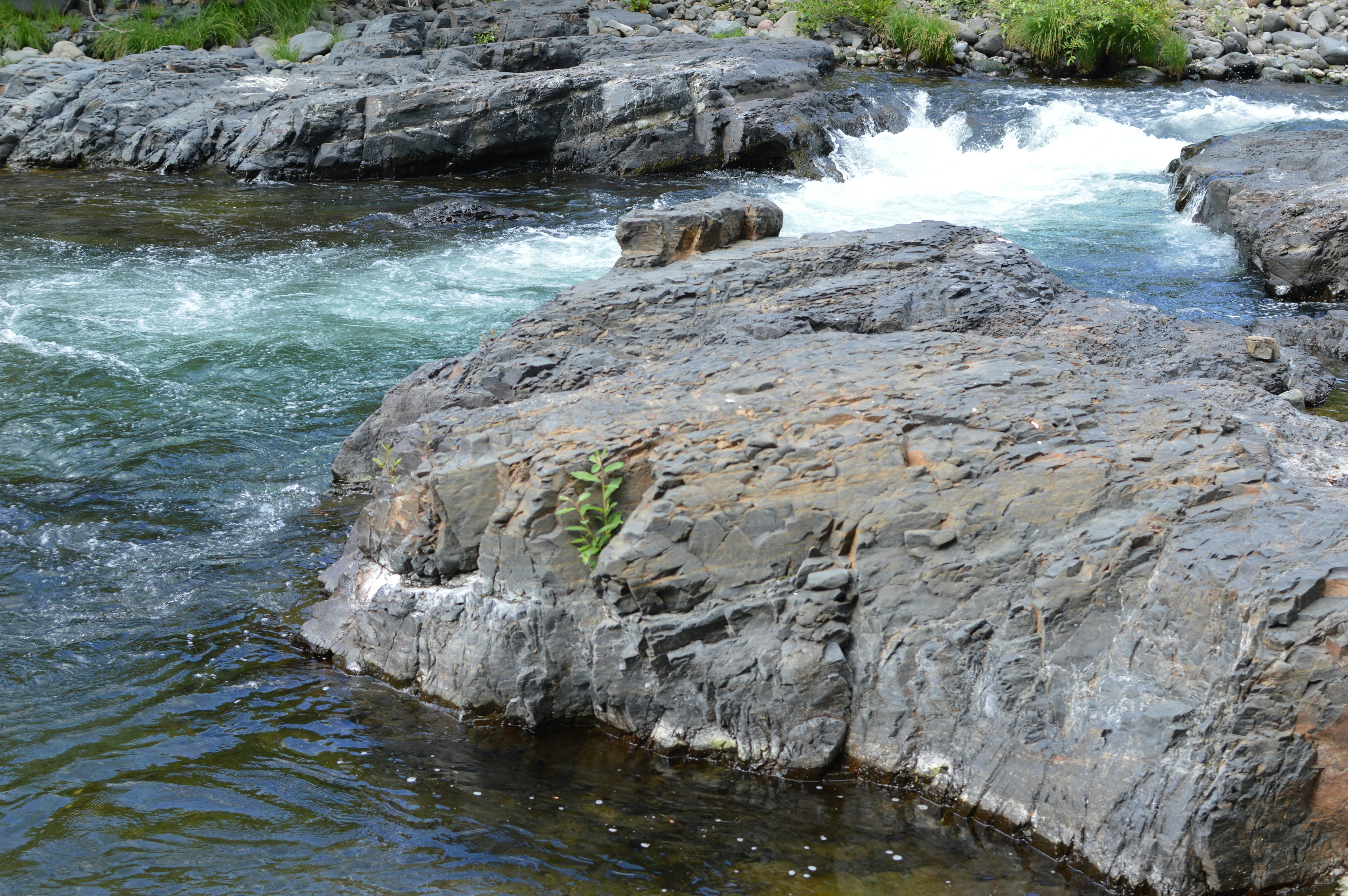 River Rock Mosaic: A Quiet Reveal of Textured Stone and Cascades