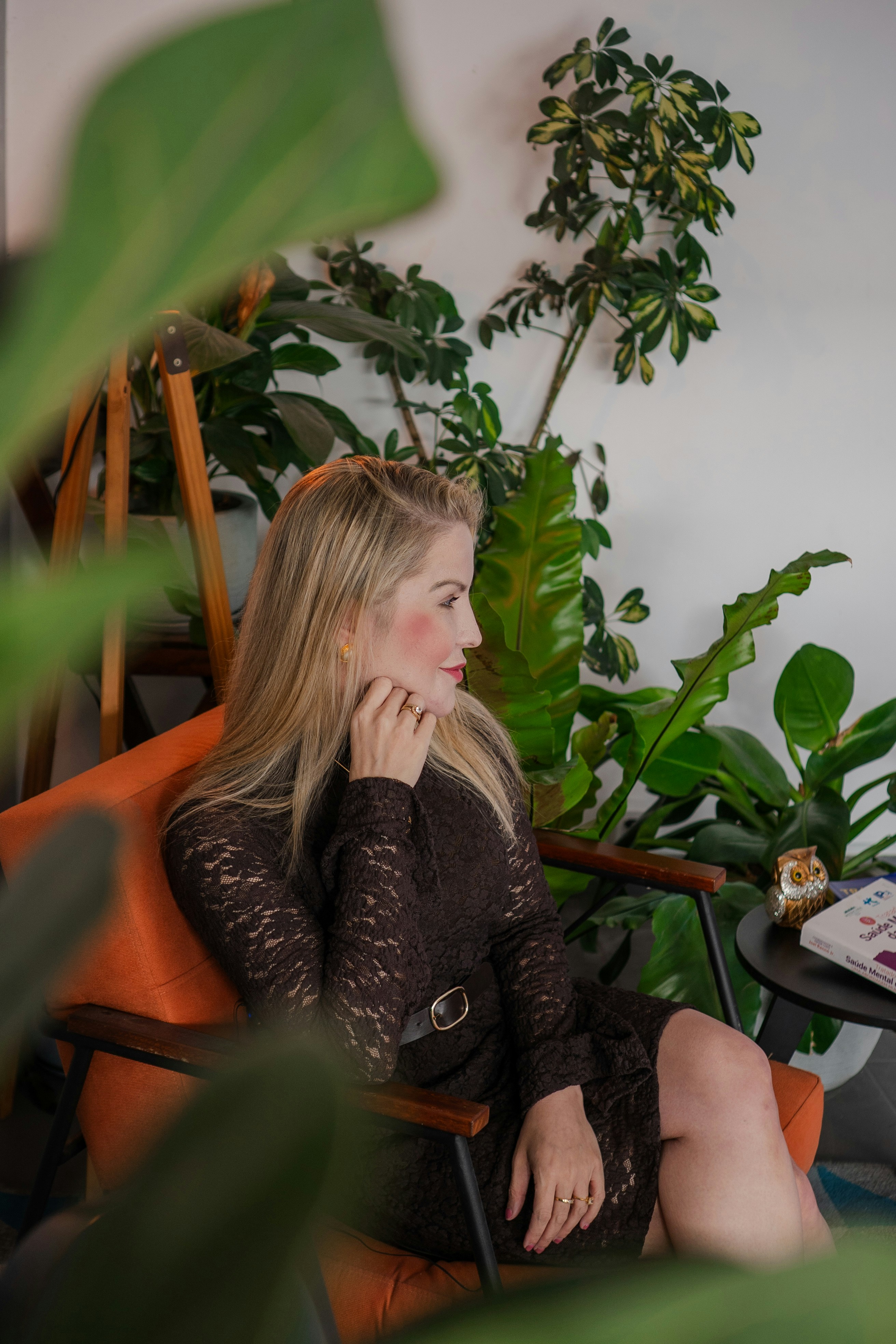 Quiet Confidence: The Sit-Down in a Green Studio