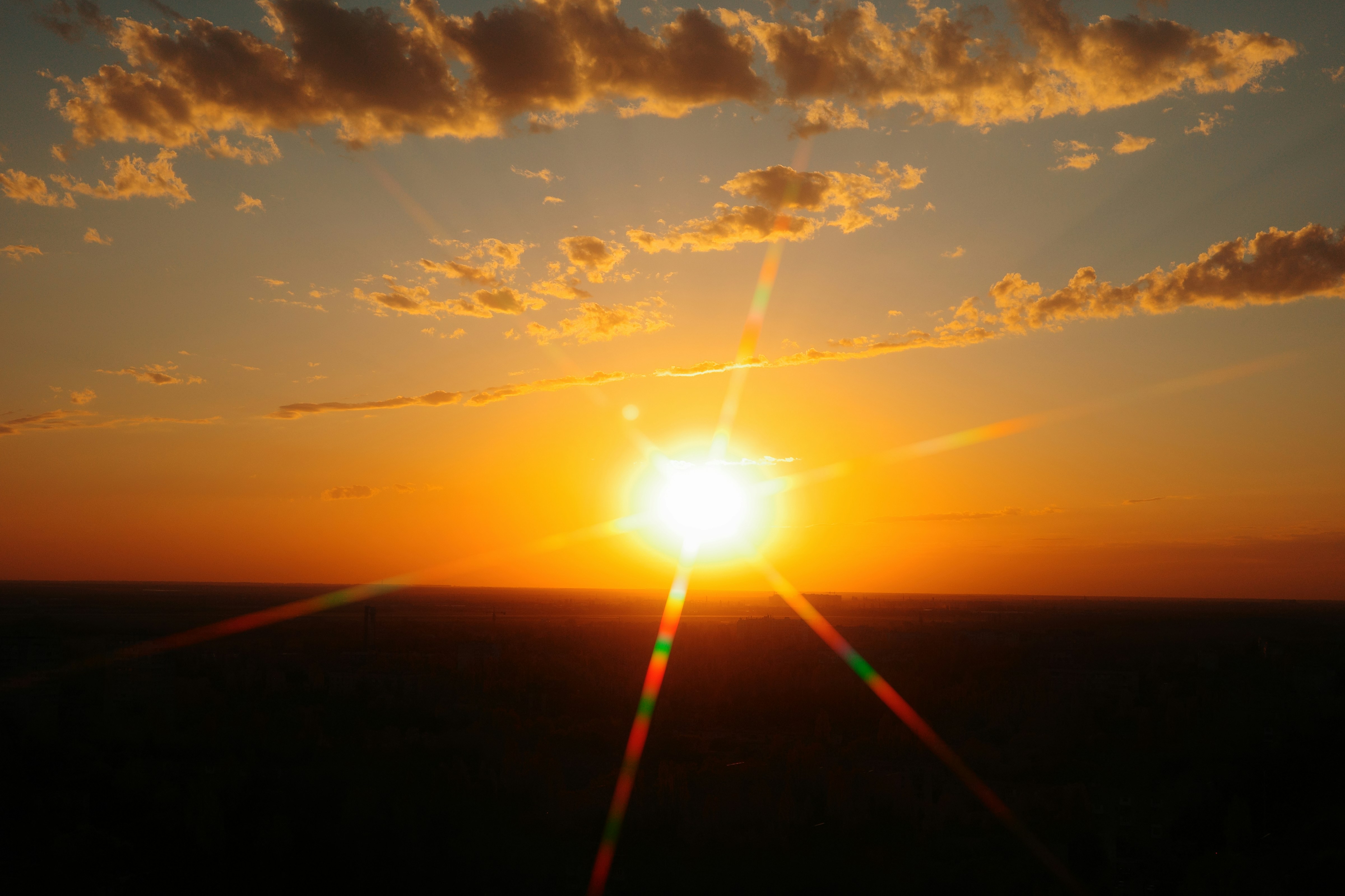 Sunburst at Dusk: A Golden Horizon with Starbursts
