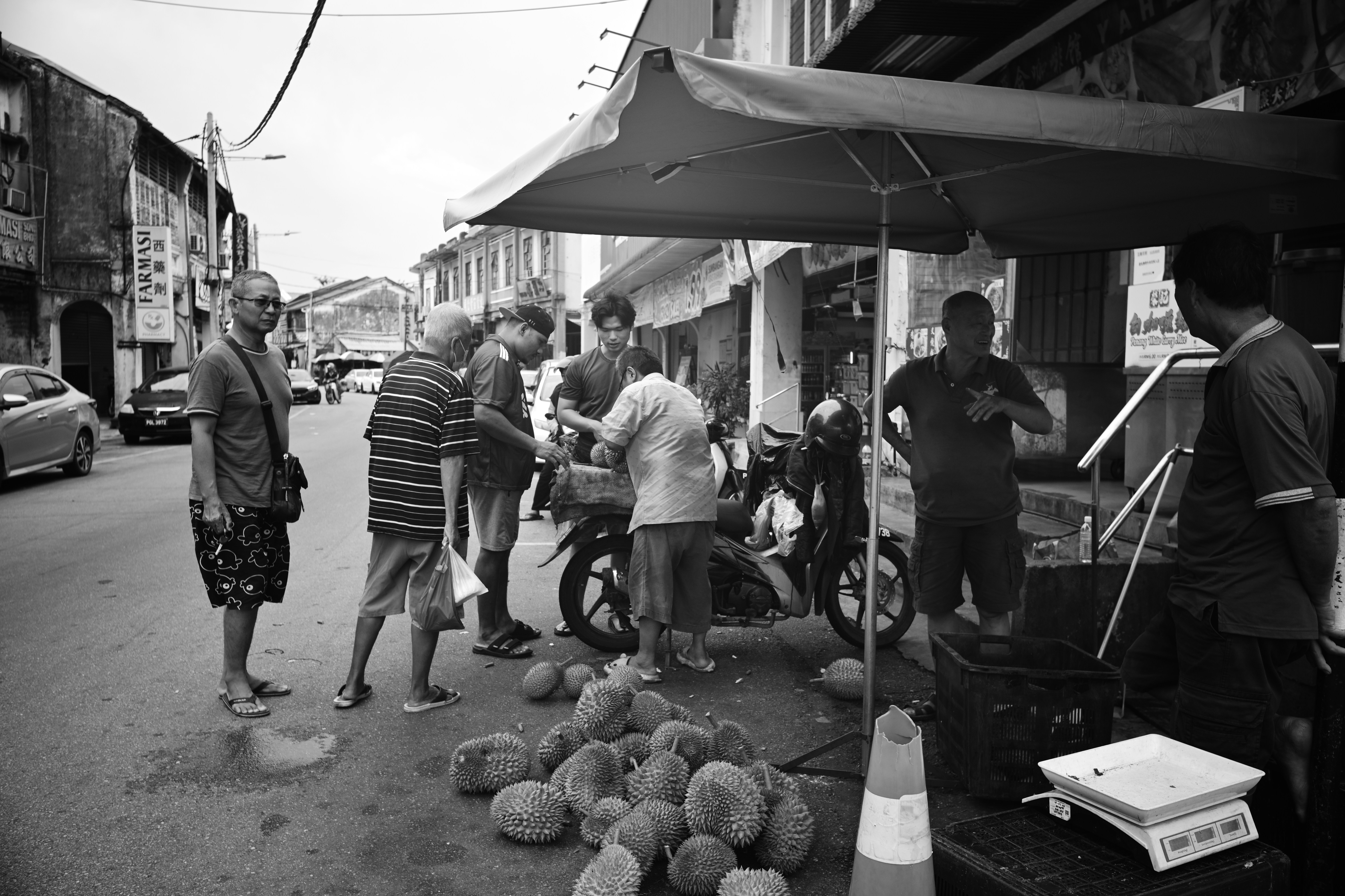 Market Gesture: A Streetcorner Exchange under a Soaked Canopy