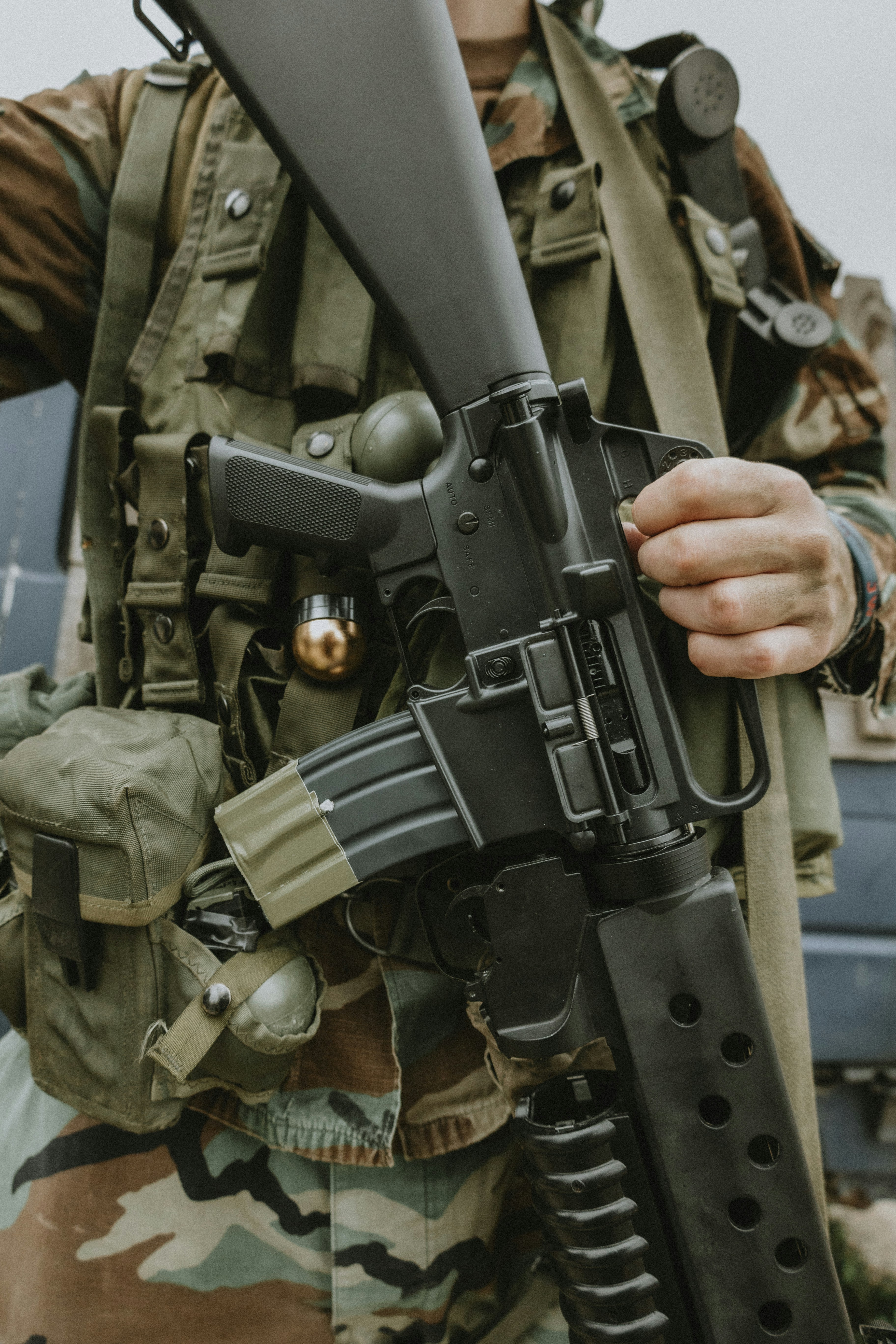 Close-Quarters Rifle Grip: A Soldier’s Torque on a Modern Platform