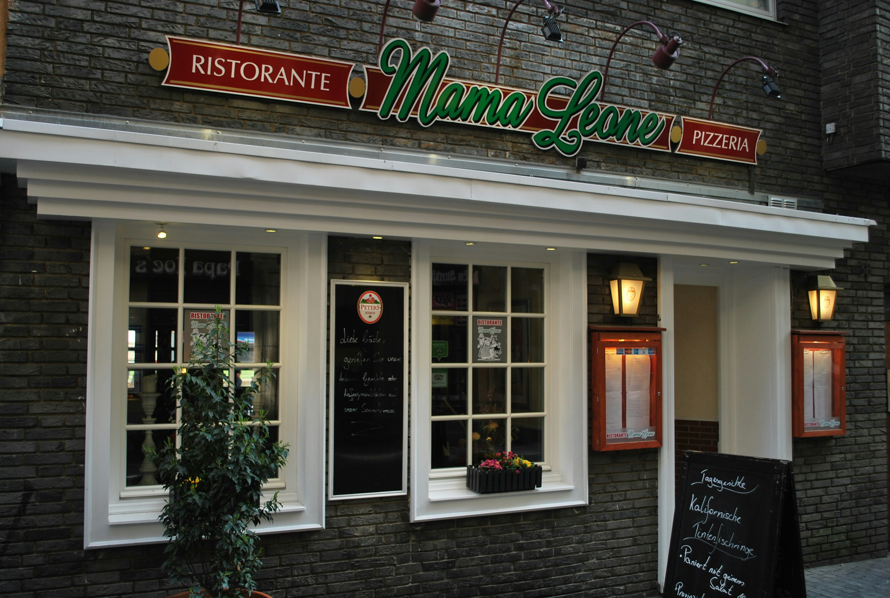 Mama Leone Pizzeria: Warm Italian Facade with Open Window Framing