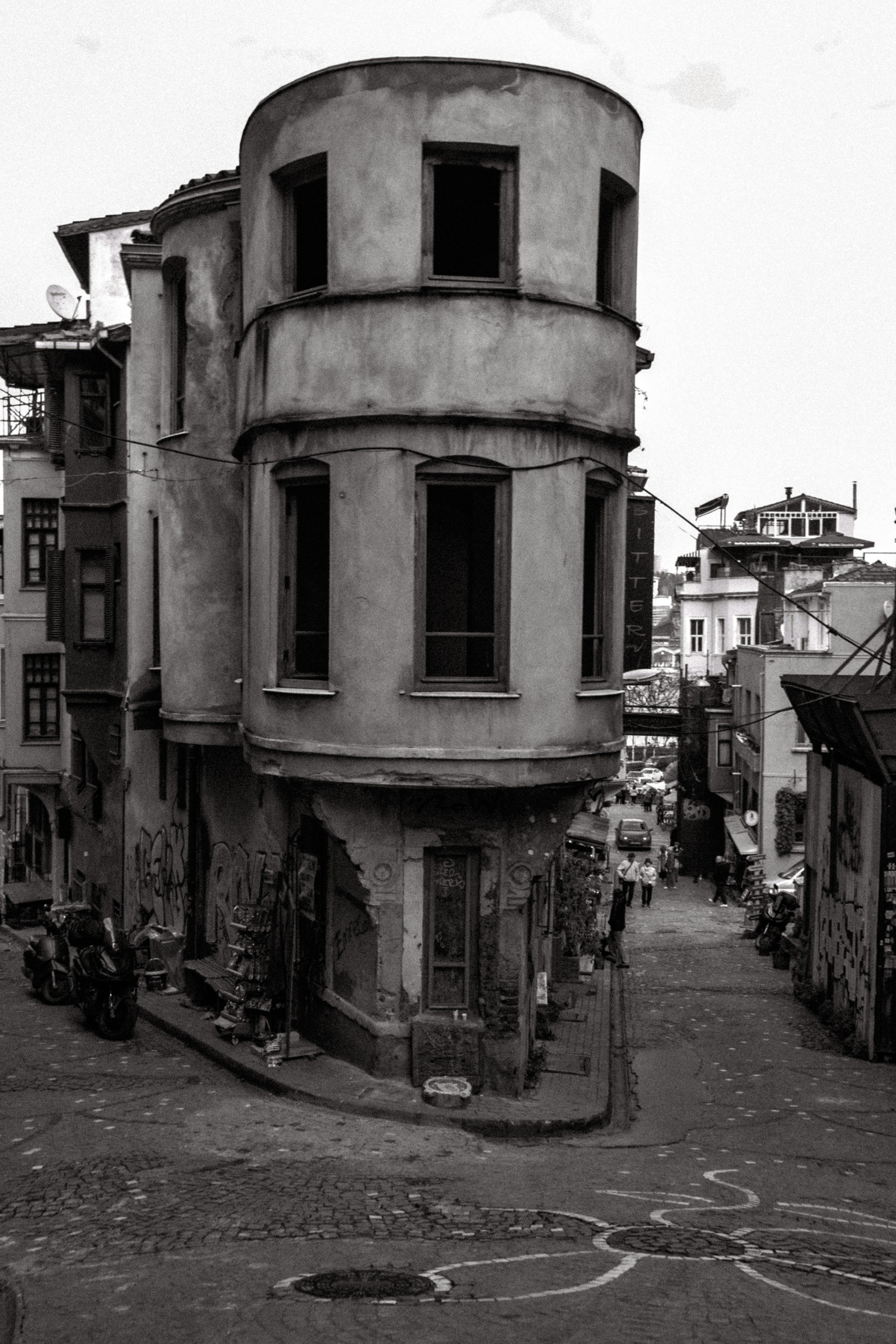 Curved Cornerhouse Rising Over a Cobbled Street