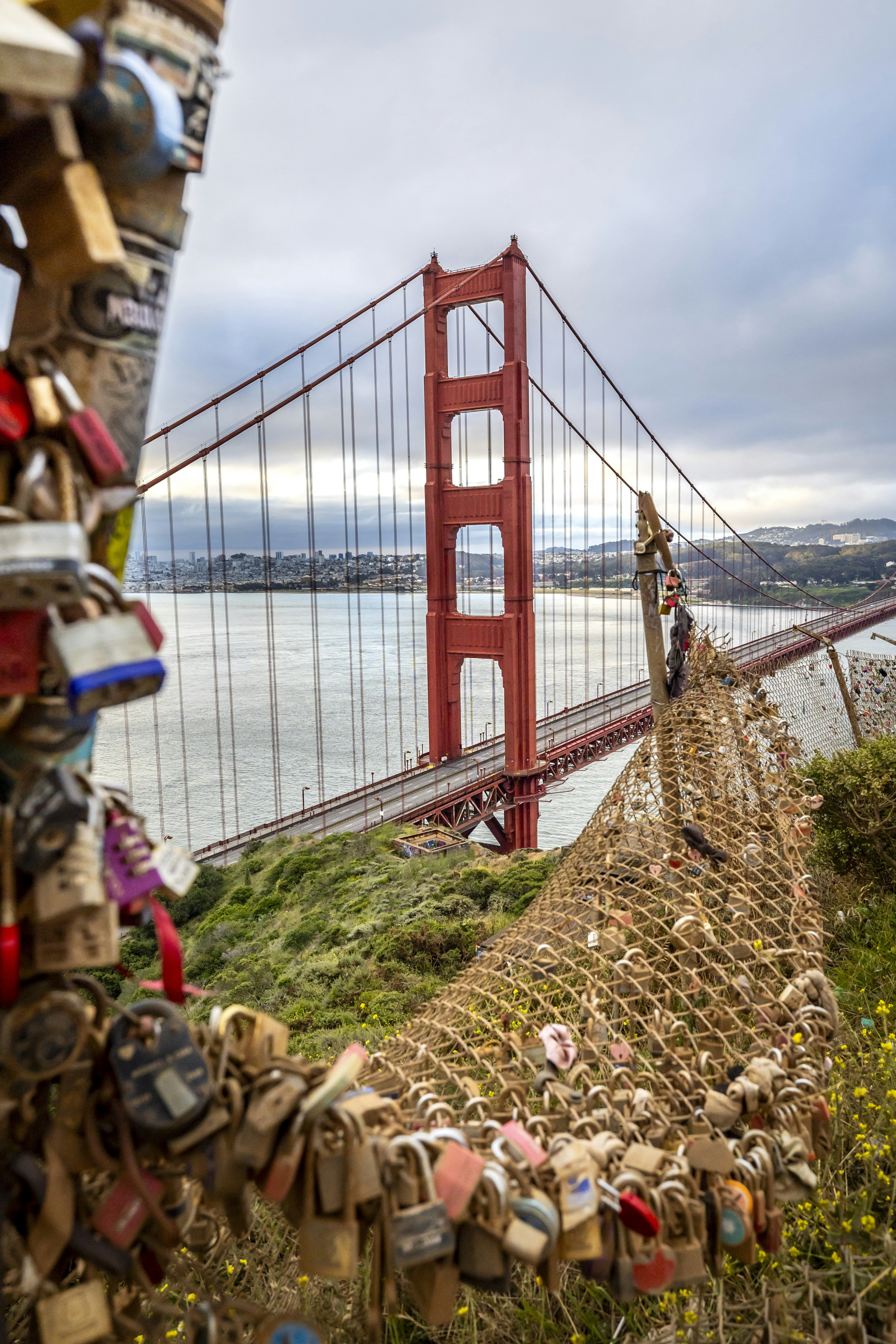 Locks on the Bridge: A Frame Through the Climbing Pile