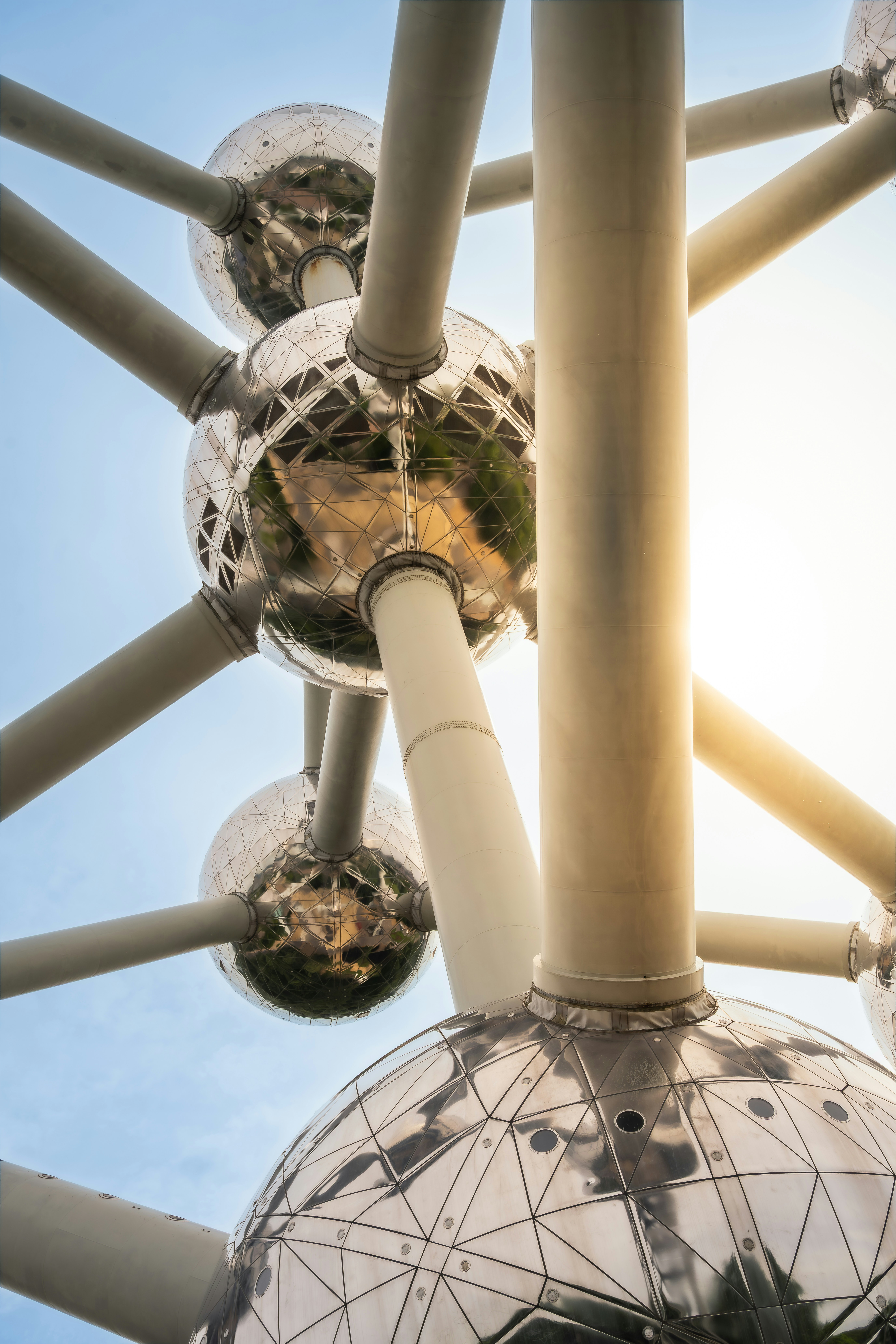 Glinting Spheres: A Close-Up of the Atomium's Lattice and Pipes