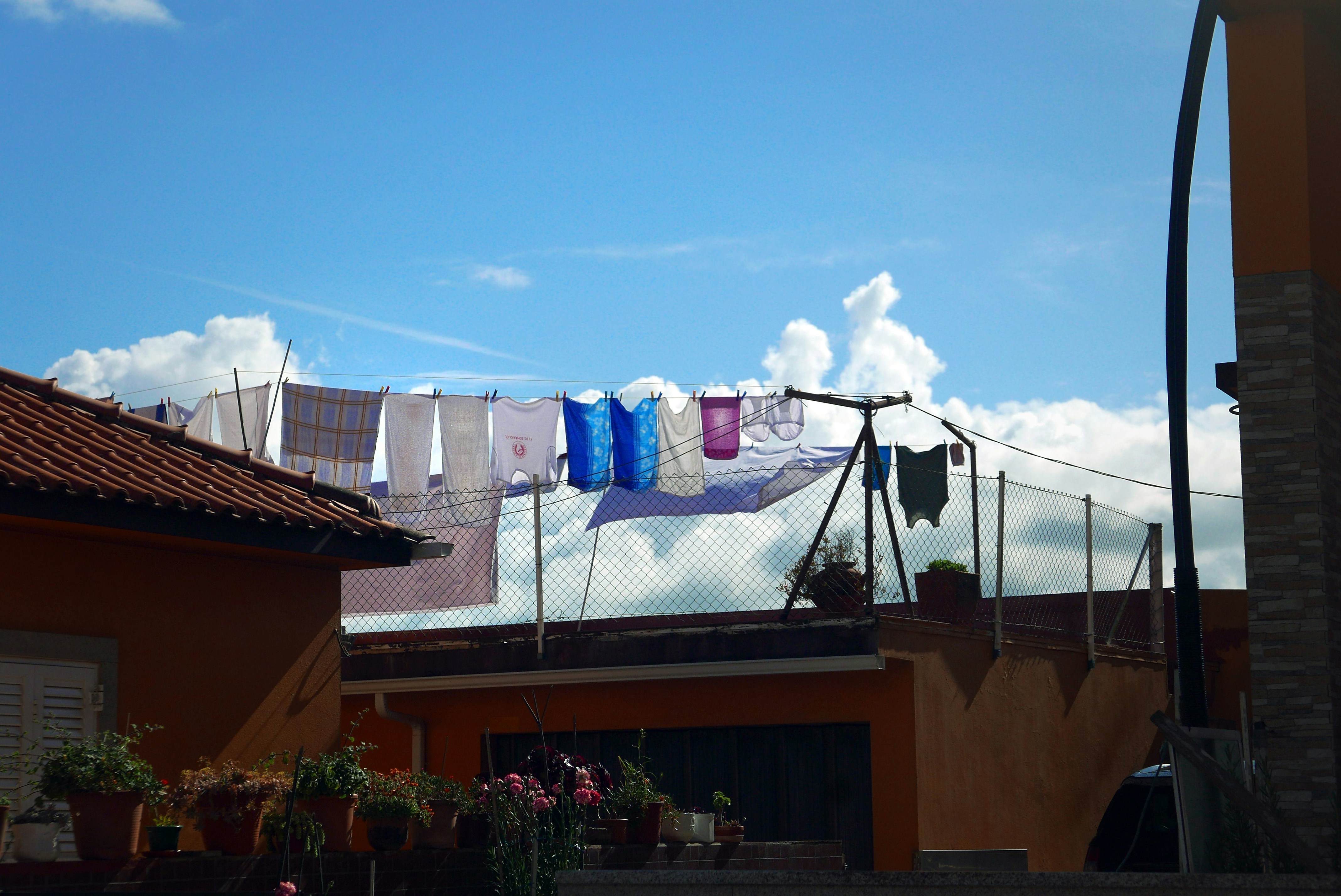 Laundry on the Roof: A Quiet Courtyard Under a Clear Sky
