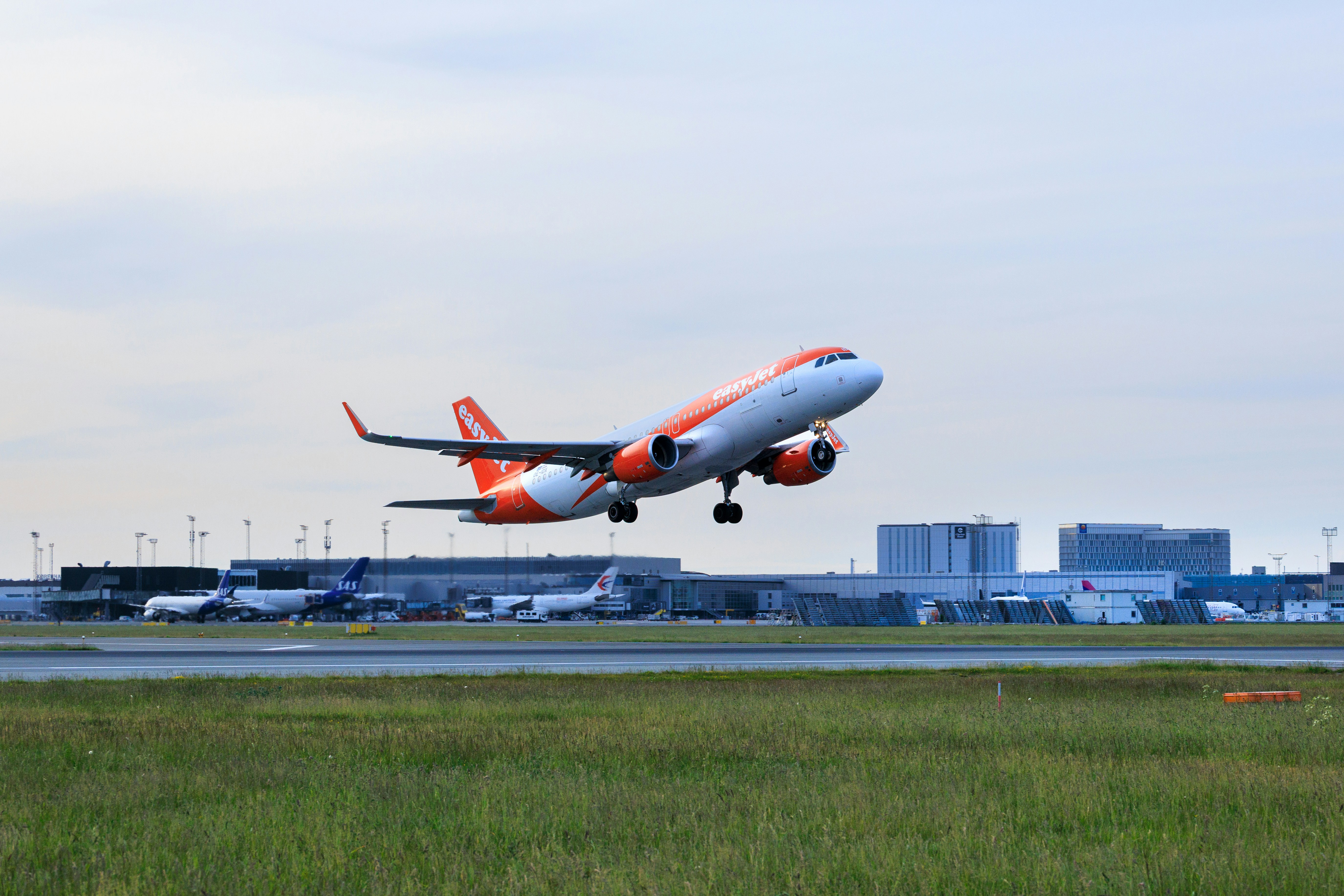 An easyJet Airbus A320 at takeoff from Copenhagen Airport.